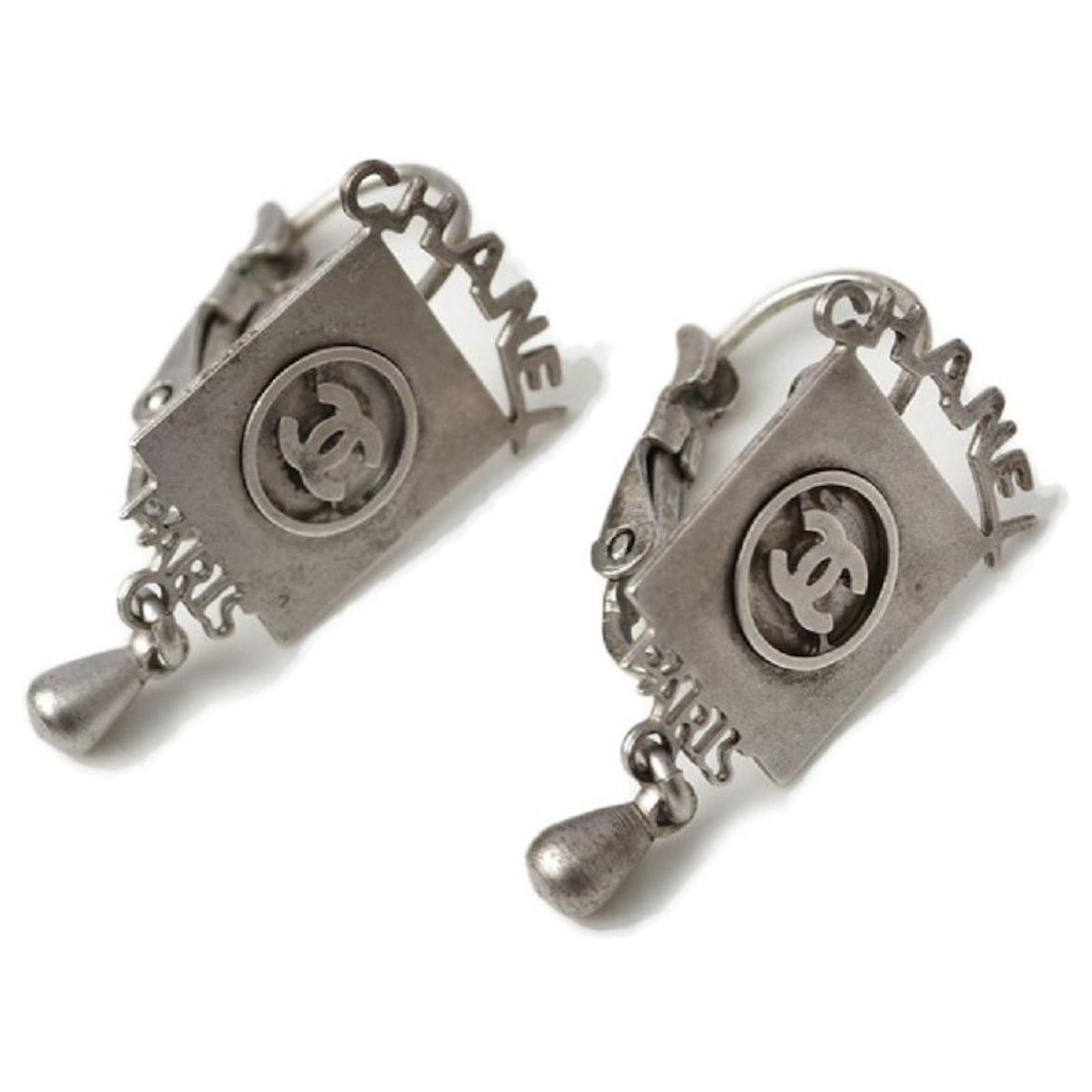*CHANEL Boucles d'oreilles CHANEL Carré Argent Logo / Marque Coco Métal ...