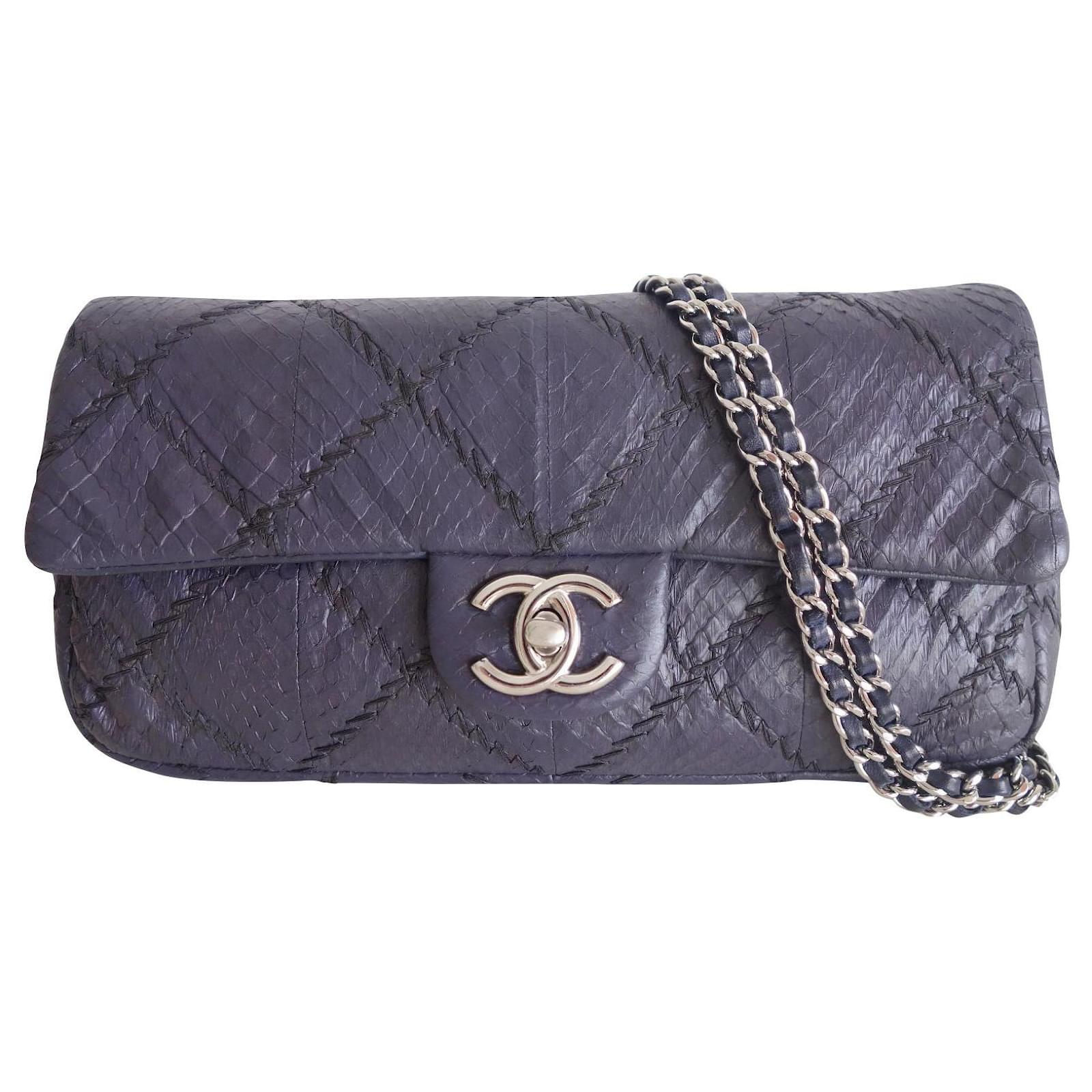 CHANEL CLASSIC PYTHON BAG Blue Leather ref.676286 - Joli Closet