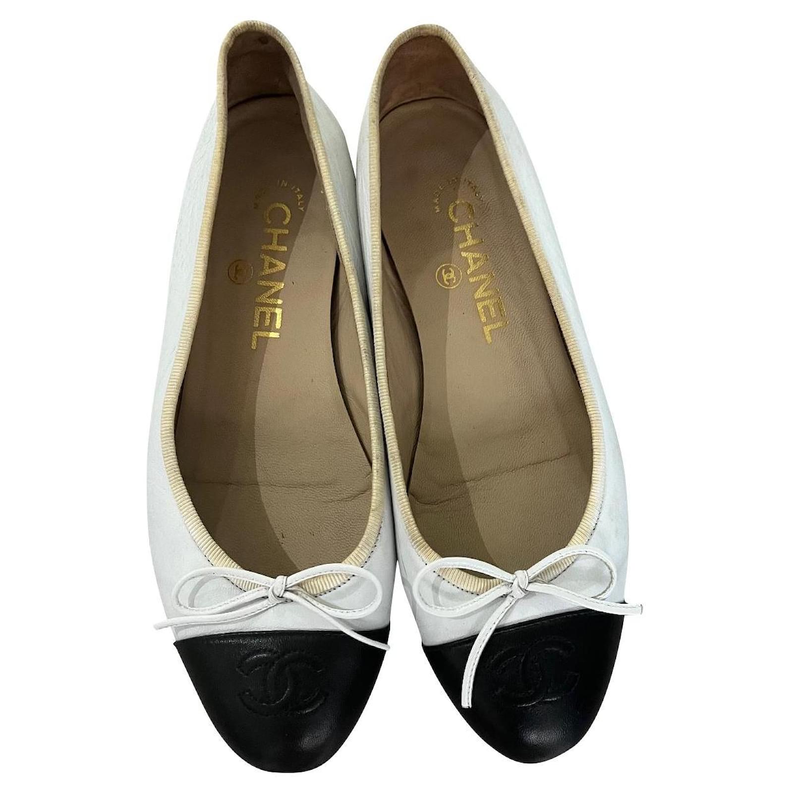 Chanel Ballet flats White Leather ref.679714 - Joli Closet