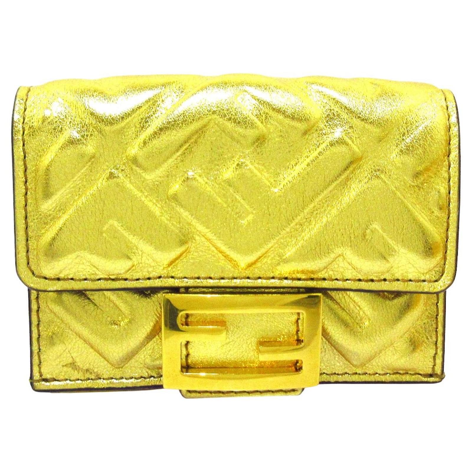 Fendi Micro Trifold Wallet Golden Patent leather ref.681892 - Joli Closet