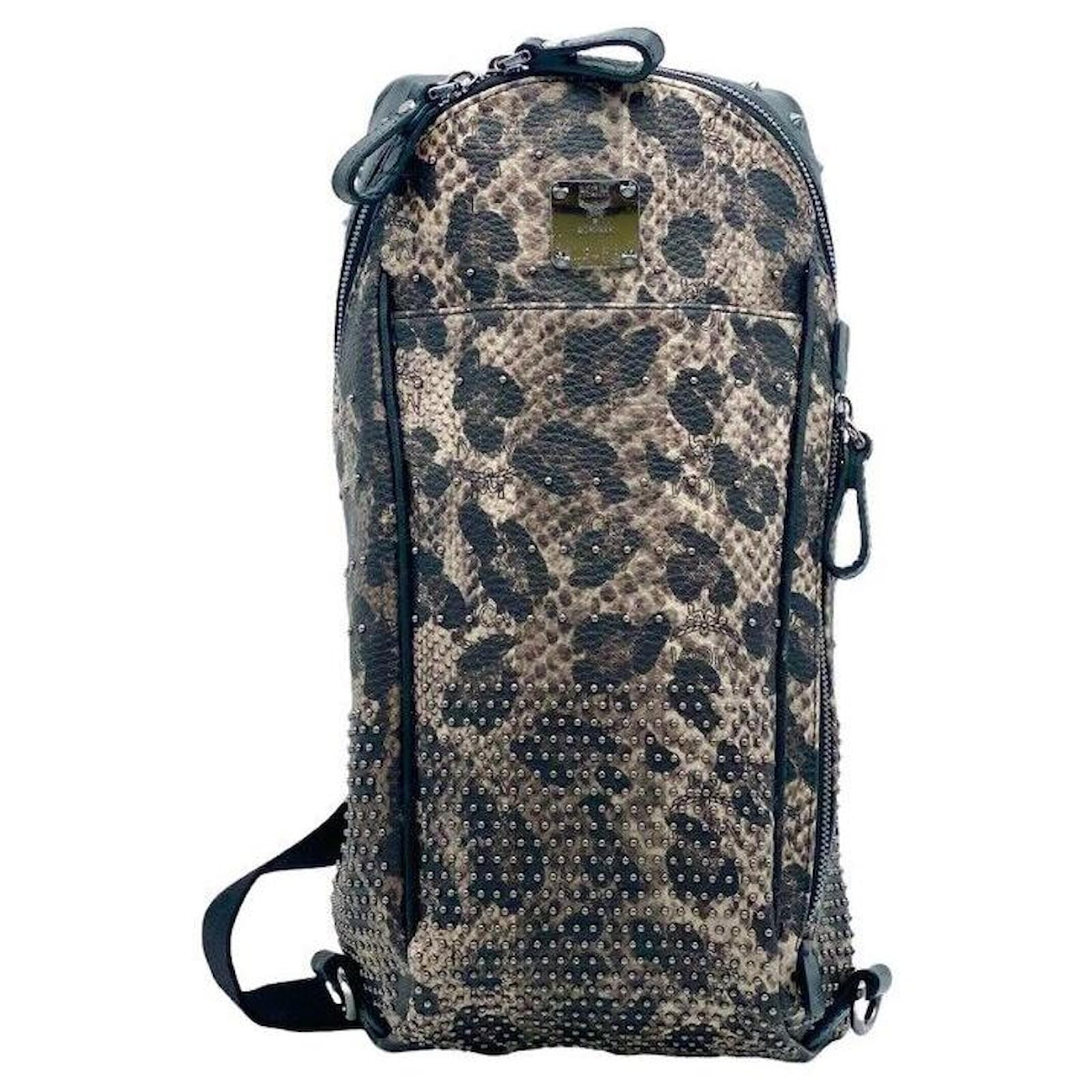 MCM BACKPACK SLING BAG REPTILE LOOK Dark grey ref.682651 - Joli Closet