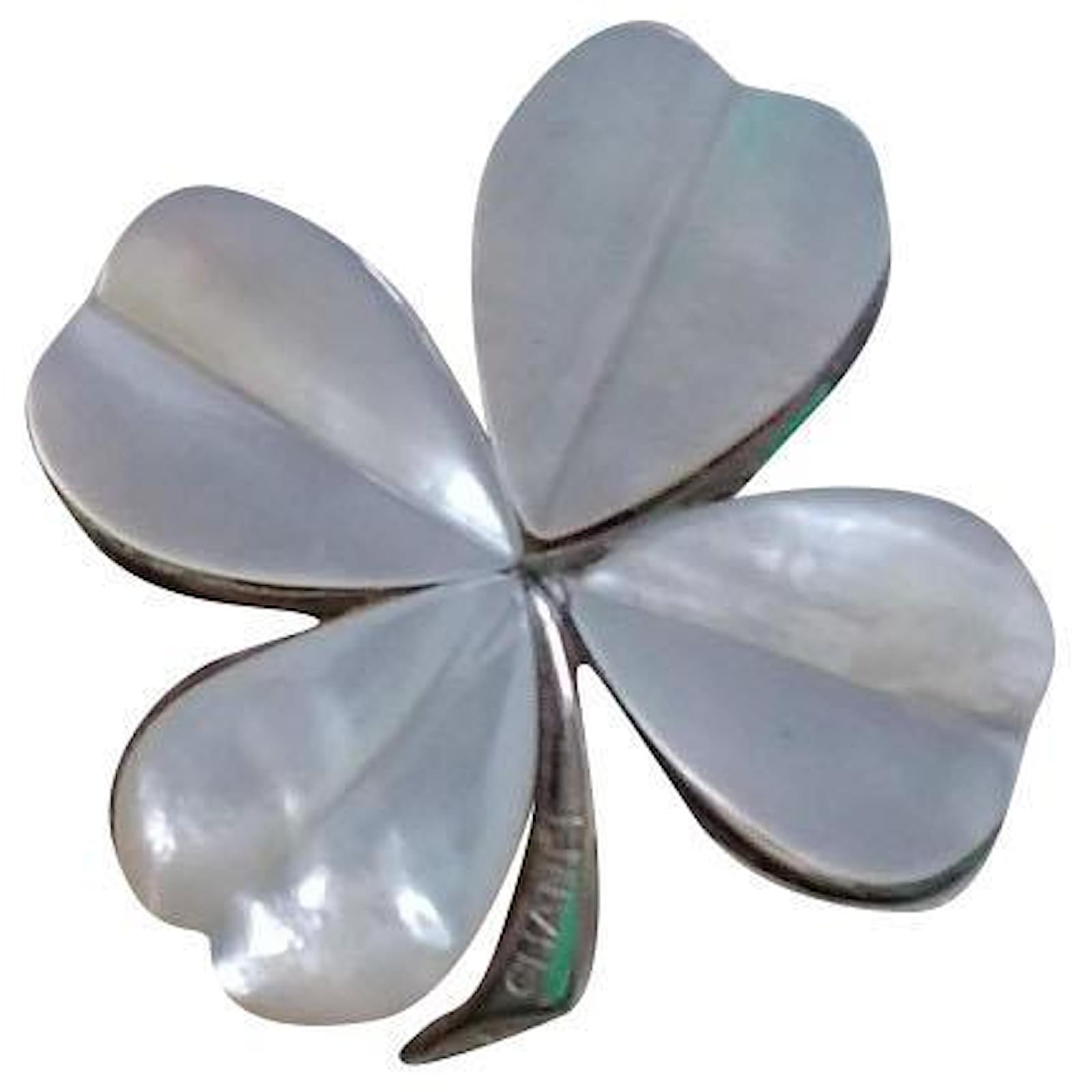 Chanel Pins & brooches Silvery Silver ref.685695 - Joli Closet