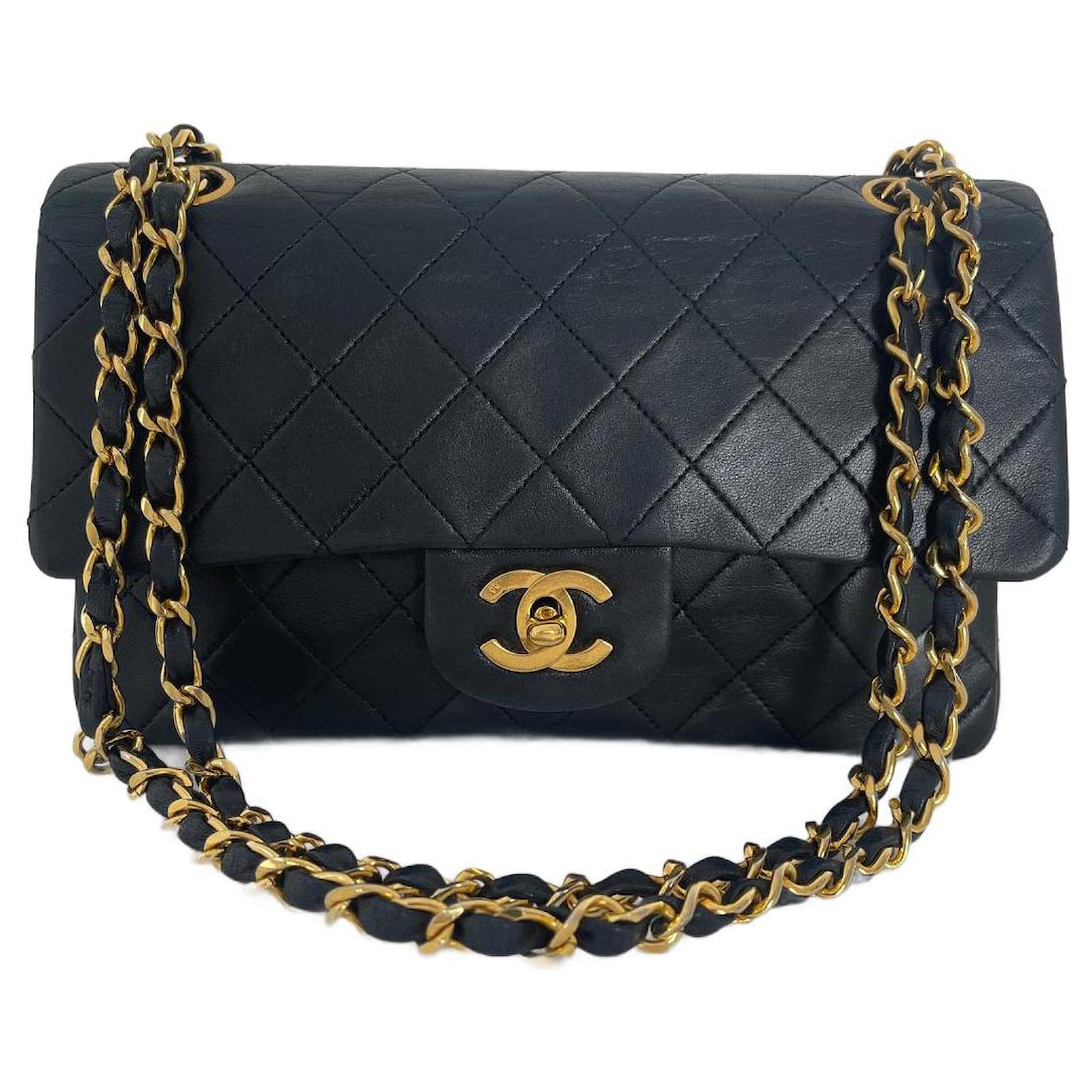 Petit sac à rabat Chanel en cuir noir ref.686019 - Joli Closet