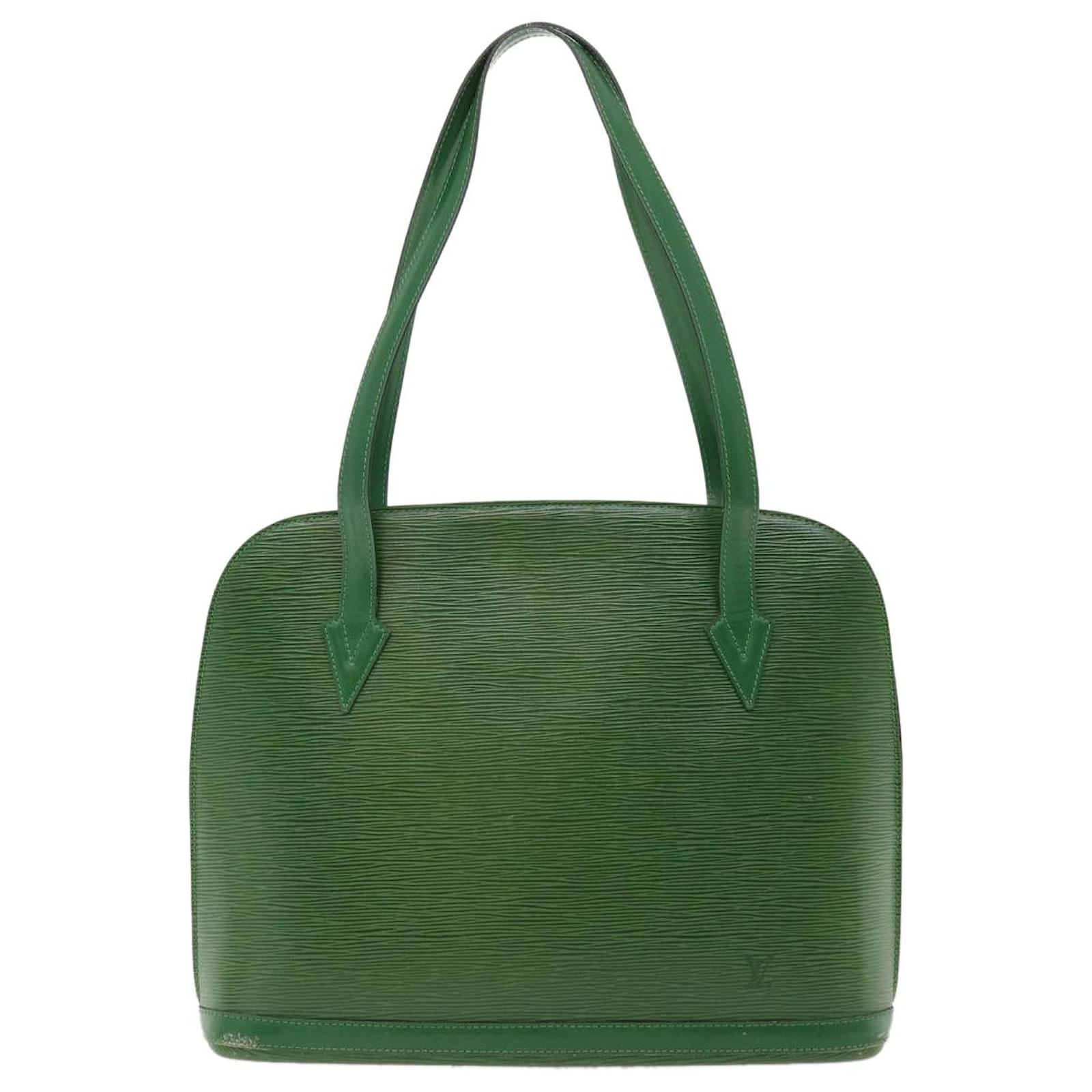 Louis Vuitton Lussac Green Leather ref.686543 - Joli Closet