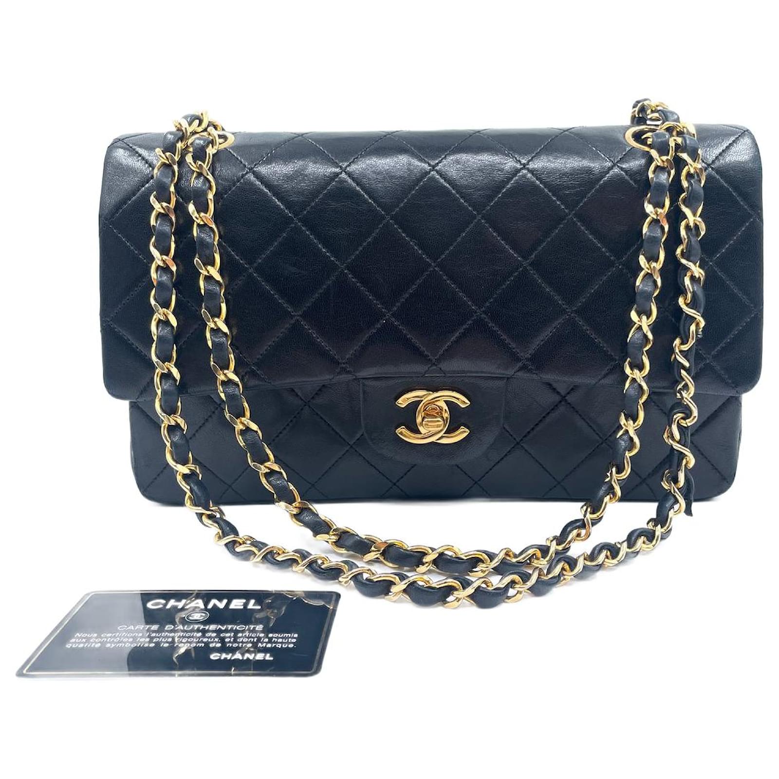 Black Leather Chanel Medium Flap Bag ref.697960 - Joli Closet