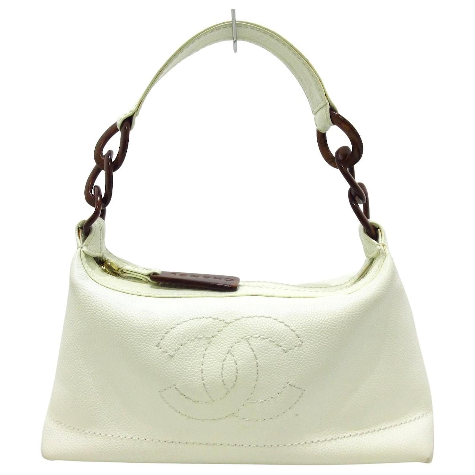 Chanel Logo CC White Leather ref.699918 - Joli Closet