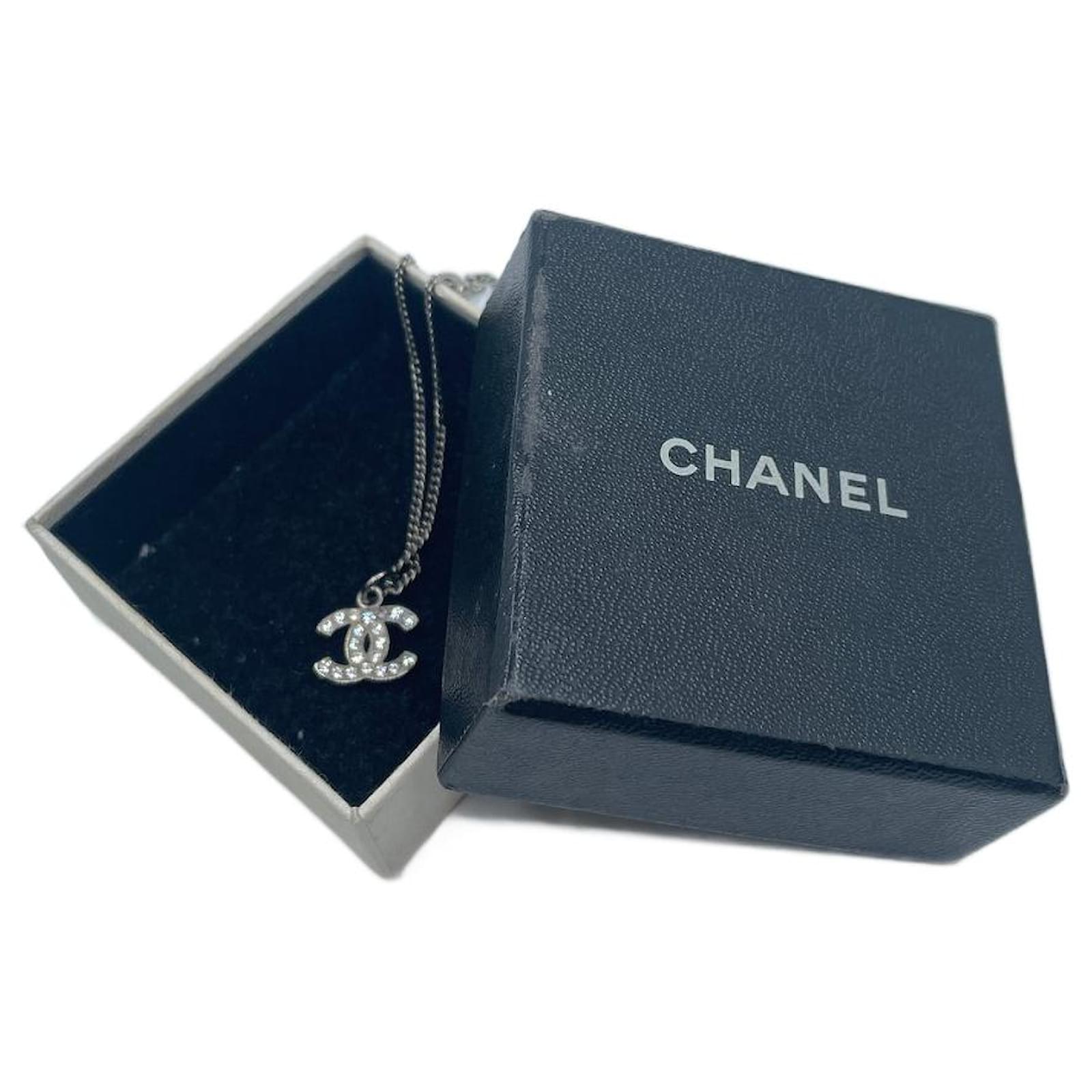 Silver-Toned Chanel Rhinestone CC Necklace Silvery Metal ref.710901 ...