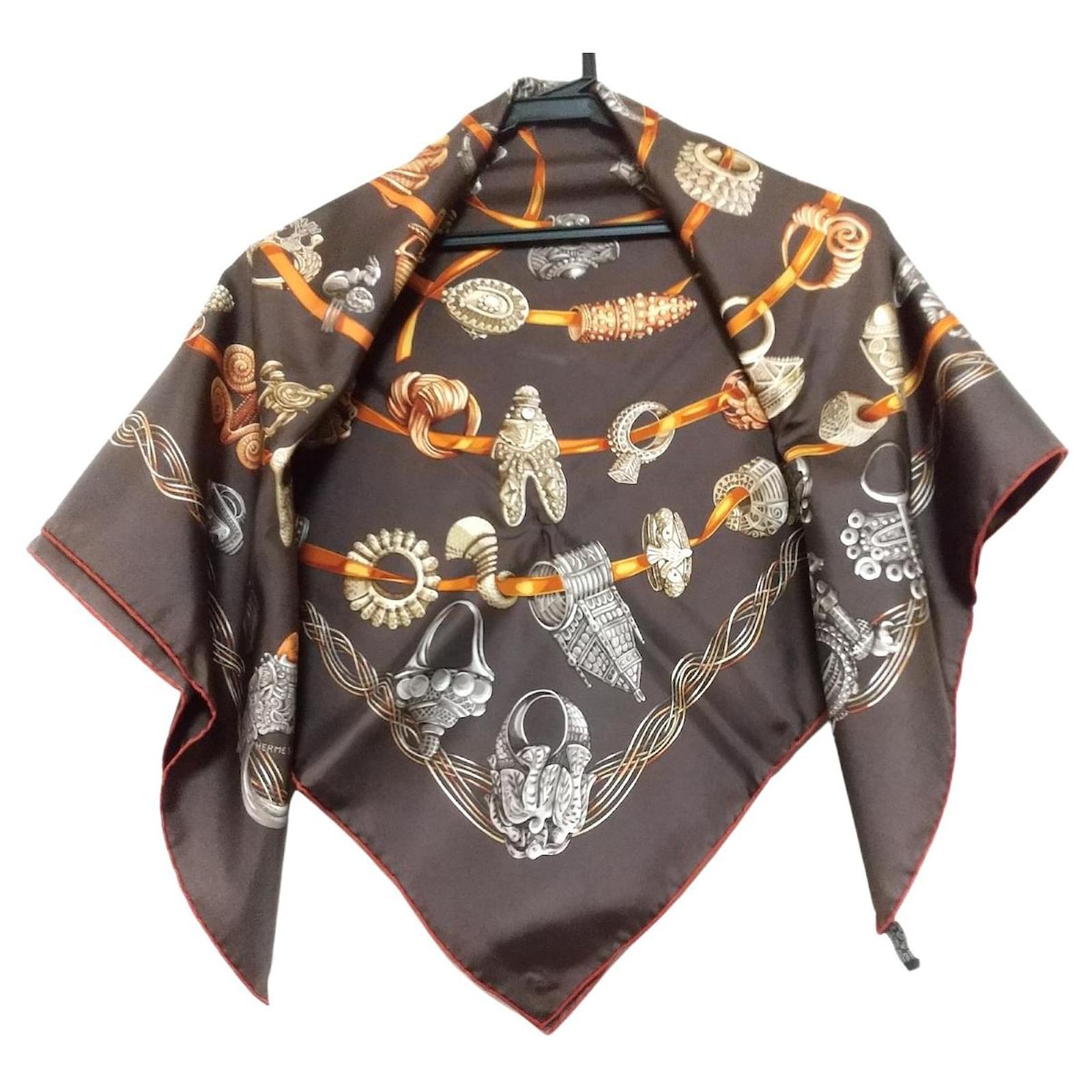 HERMÈS CARRÉ 90 Soie Marron ref.715594 - Joli Closet