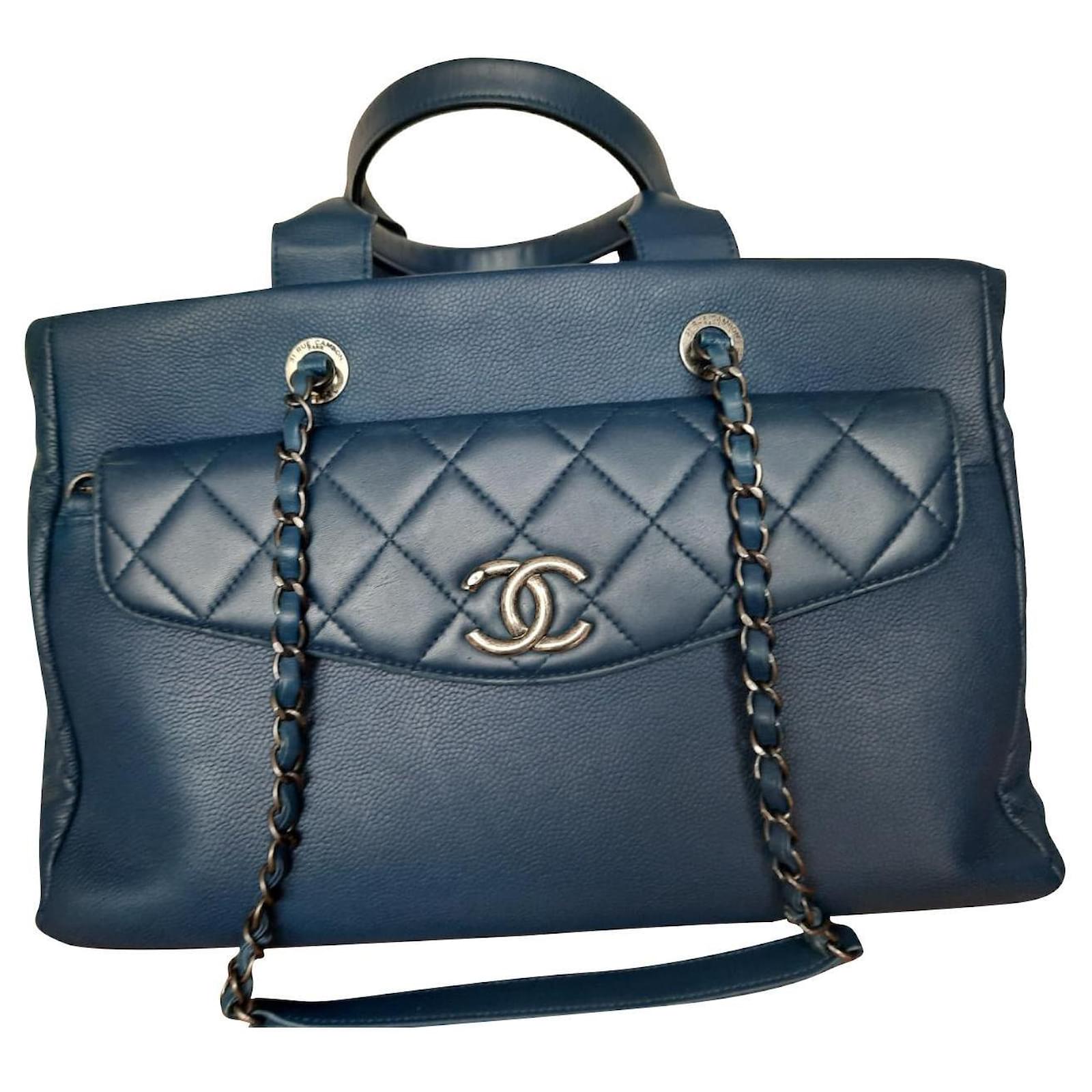 Chanel Sacs à main Cuir d'agneau Bleu Marine ref.718903 - Joli Closet