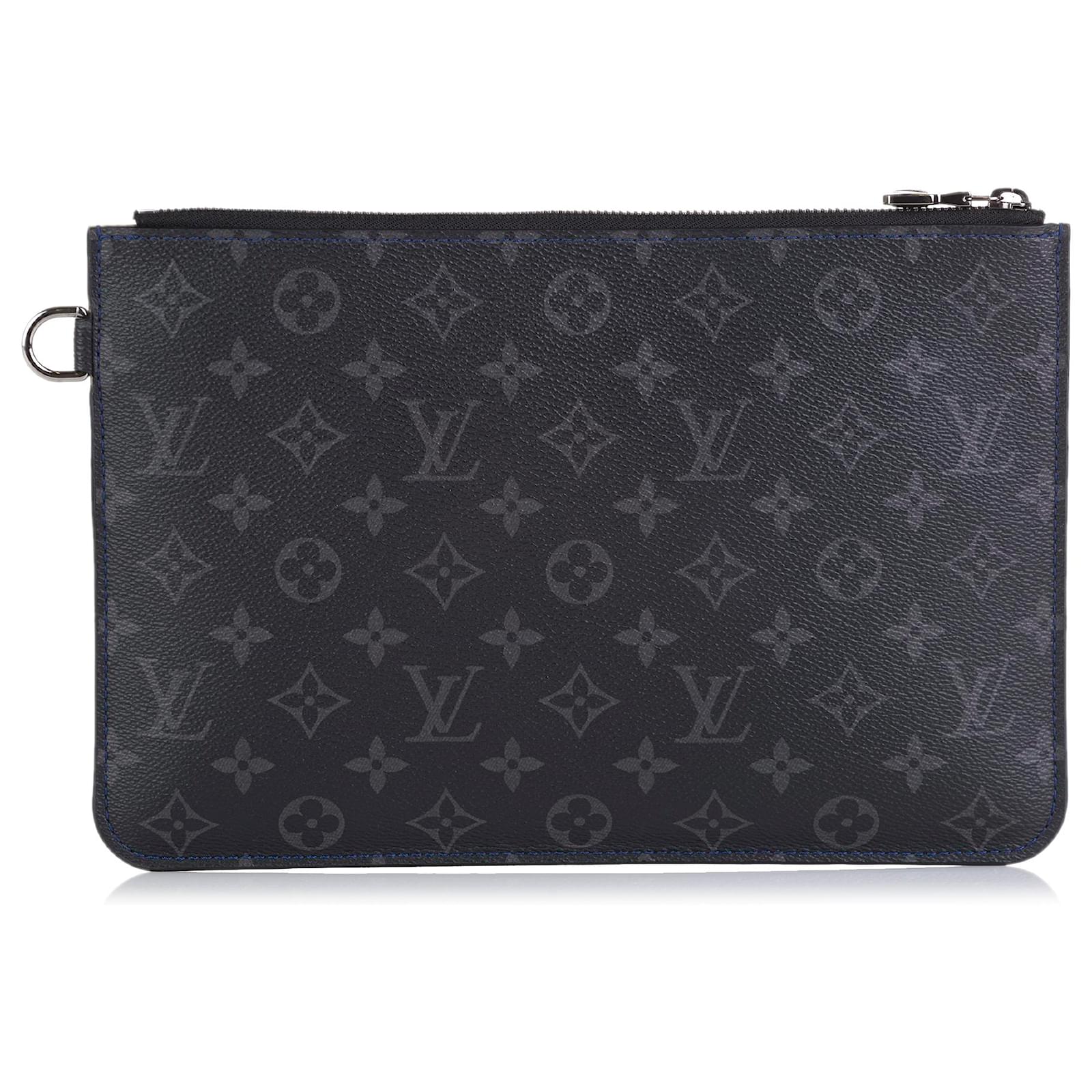 Pochette Louis Vuitton Monogram Eclipse noire Toile ref.719599 - Joli ...