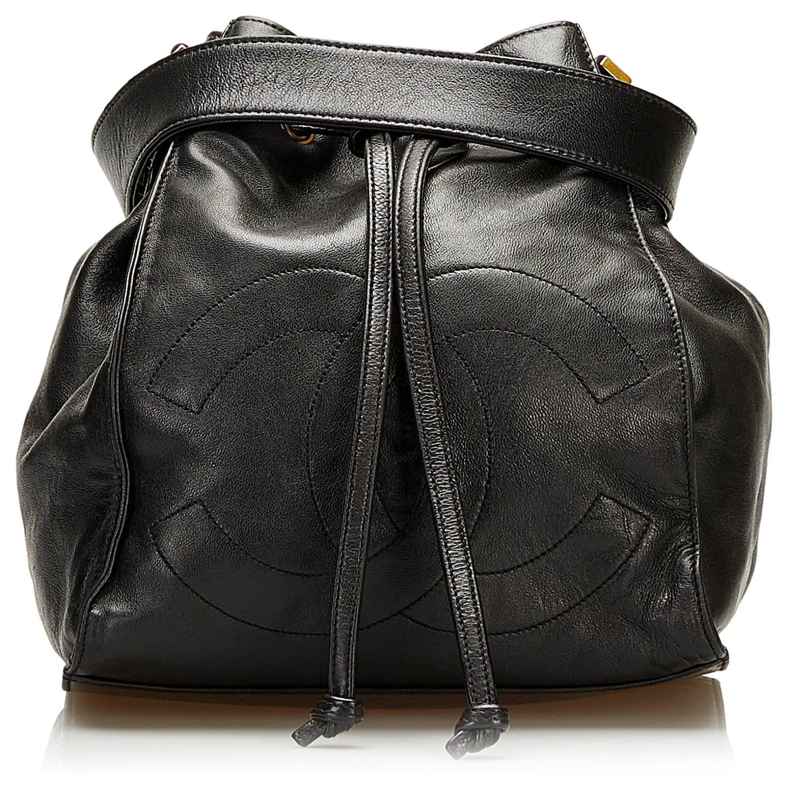 Chanel Black CC Bucket Leather ref.721480 - Joli Closet