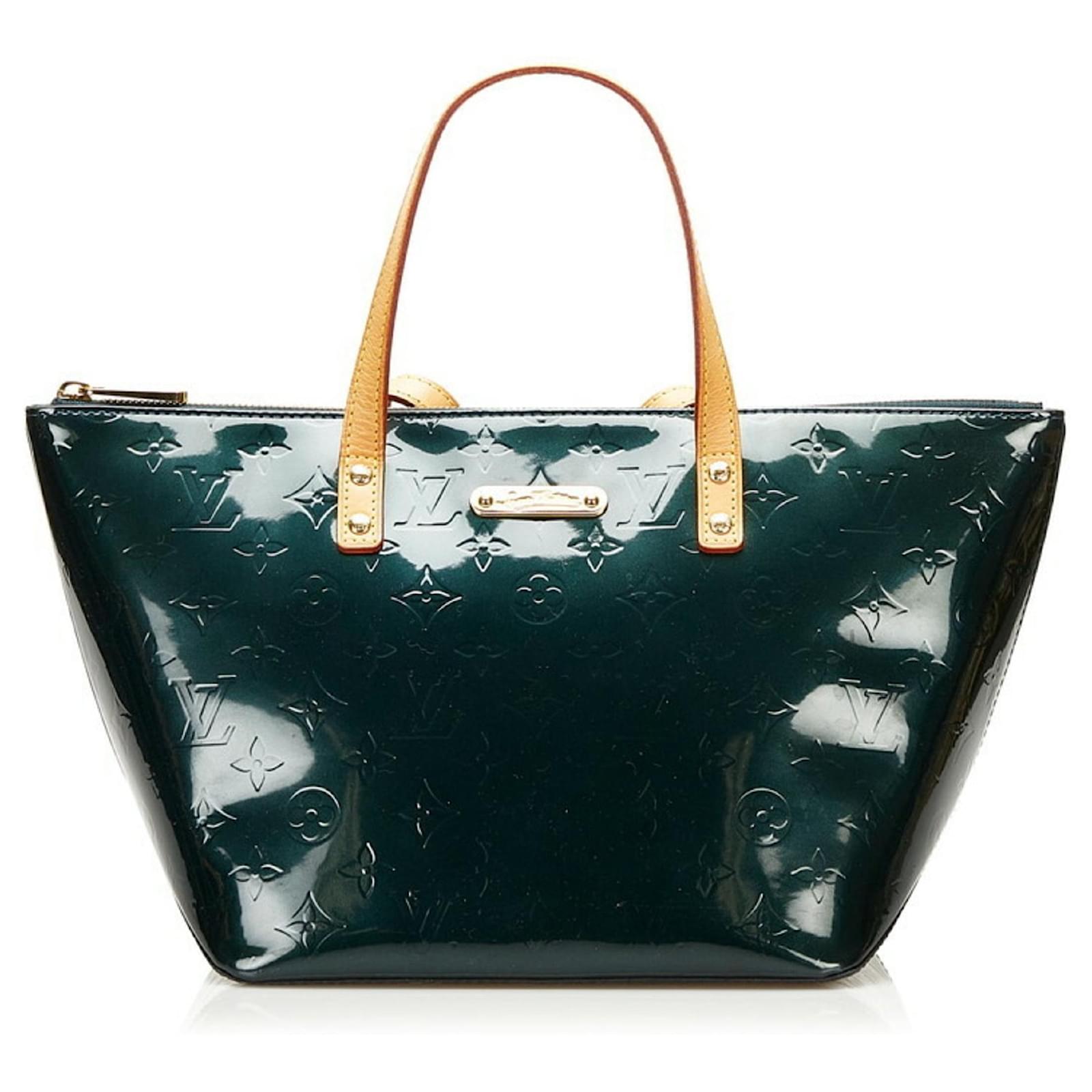 Louis Vuitton Bellevue Green Patent leather ref.722650 - Joli Closet