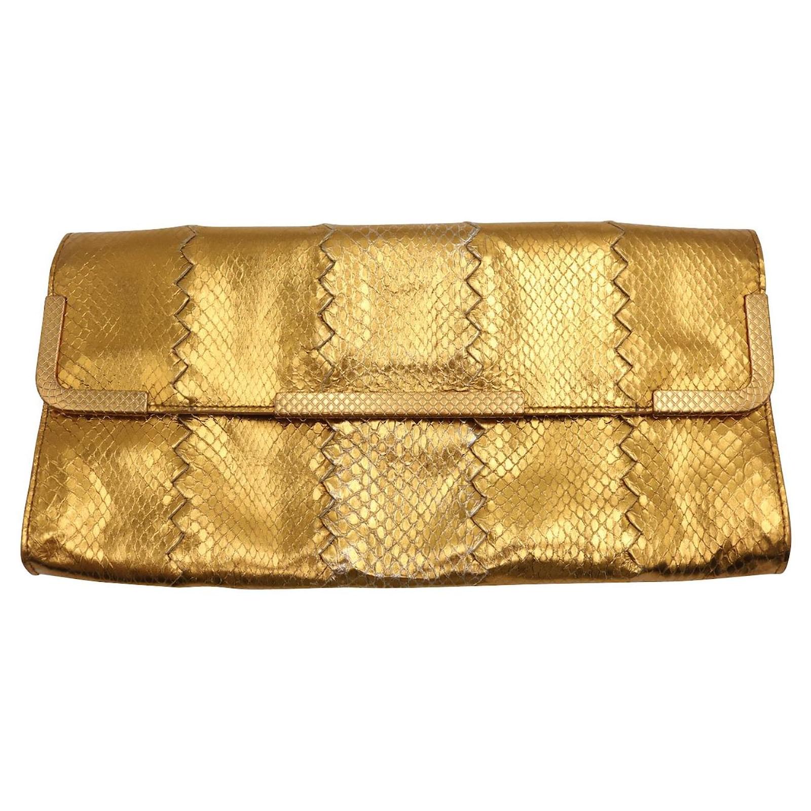 Pochette en python doré Bottega Veneta Cuir Métallisé ref.723321 - Joli Closet