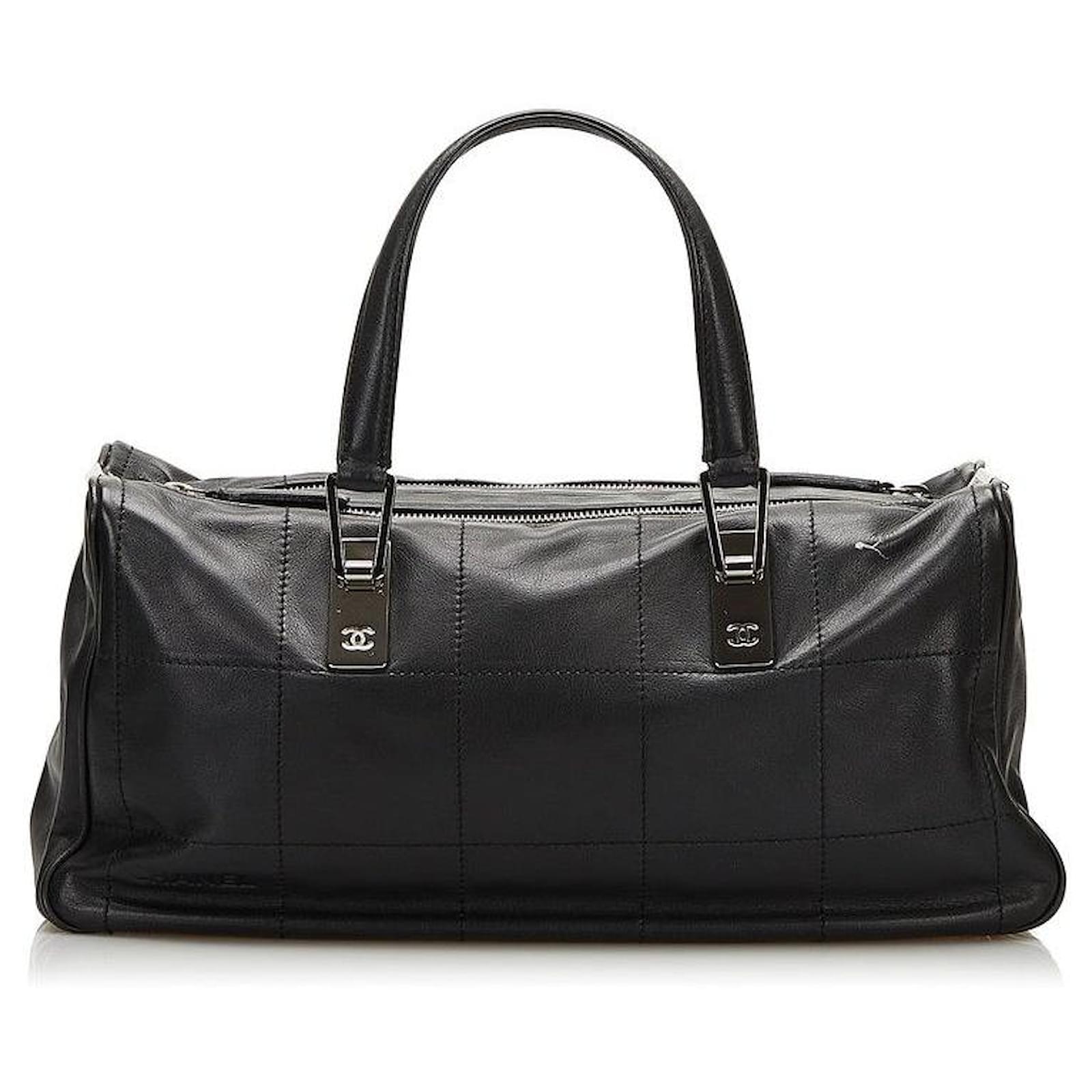 chanel Choco Bar Leather Handbag black Lambskin ref.724431 - Joli Closet