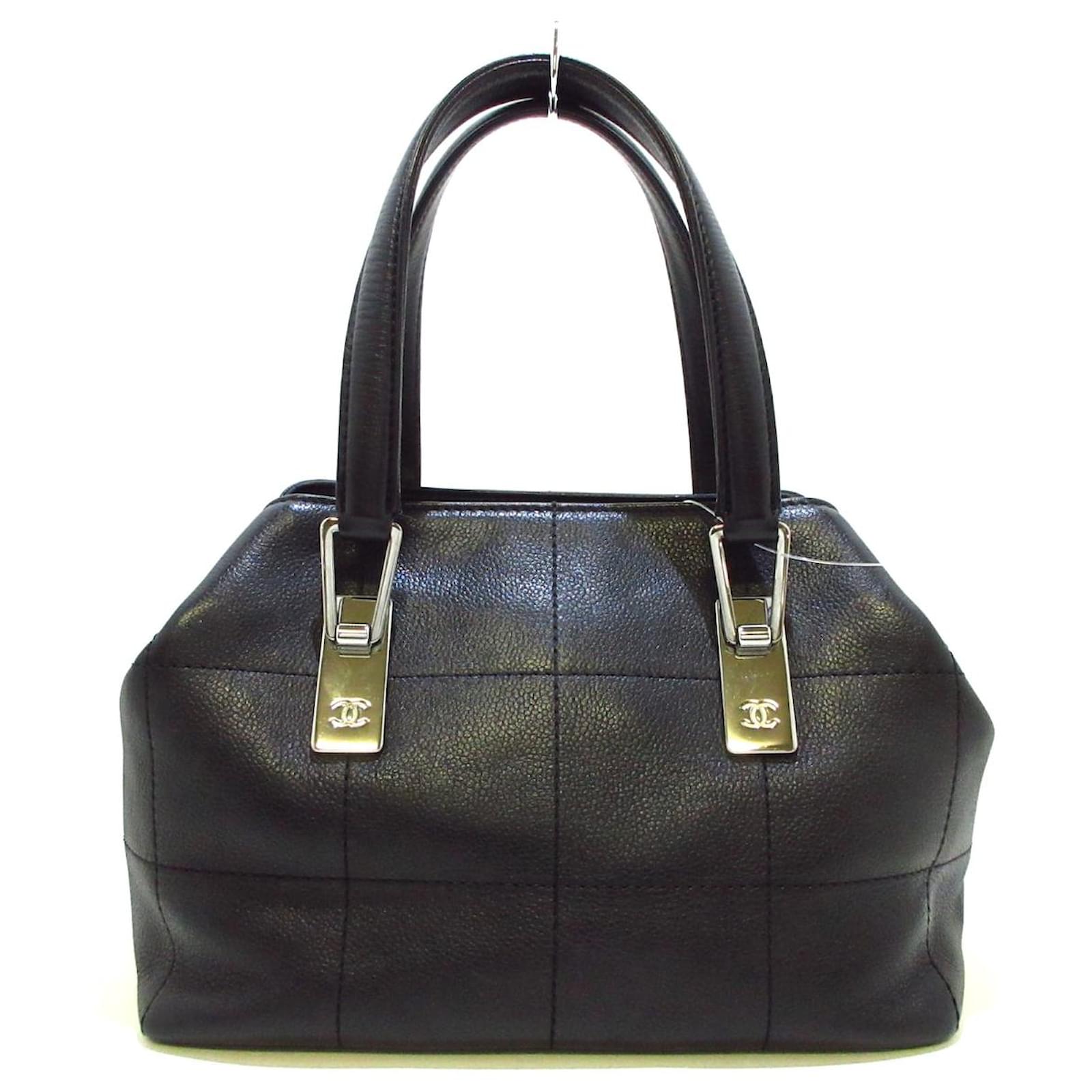 Chanel Chocolate bar Black Leather ref.725115 - Joli Closet