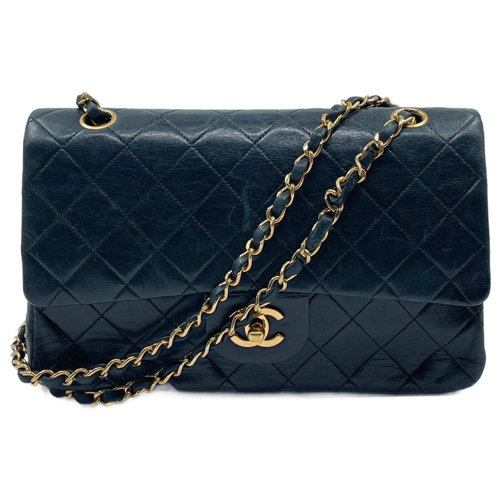 Black Leather Chanel Medium Flap Bag ref.726113 - Joli Closet