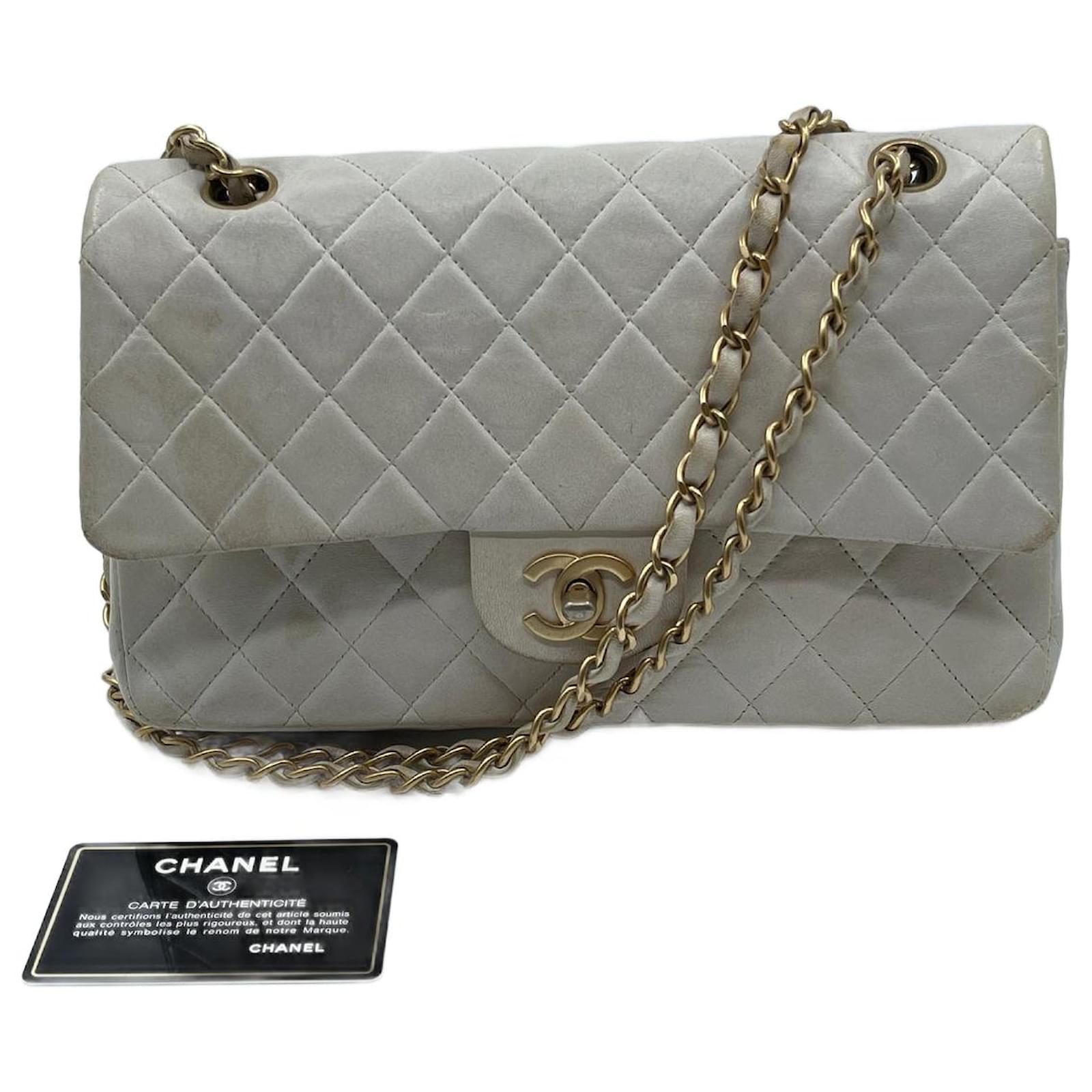 Sac à rabat moyen Chanel en cuir blanc ref.726114 - Joli Closet