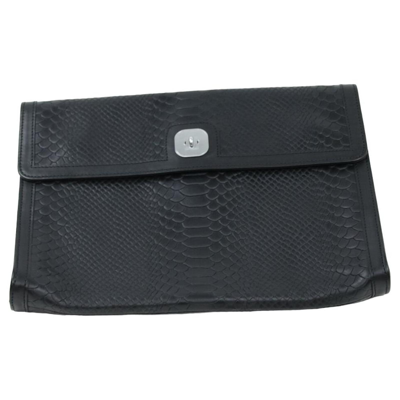 Longchamp Clutches Black Leather ref.726822 - Joli Closet