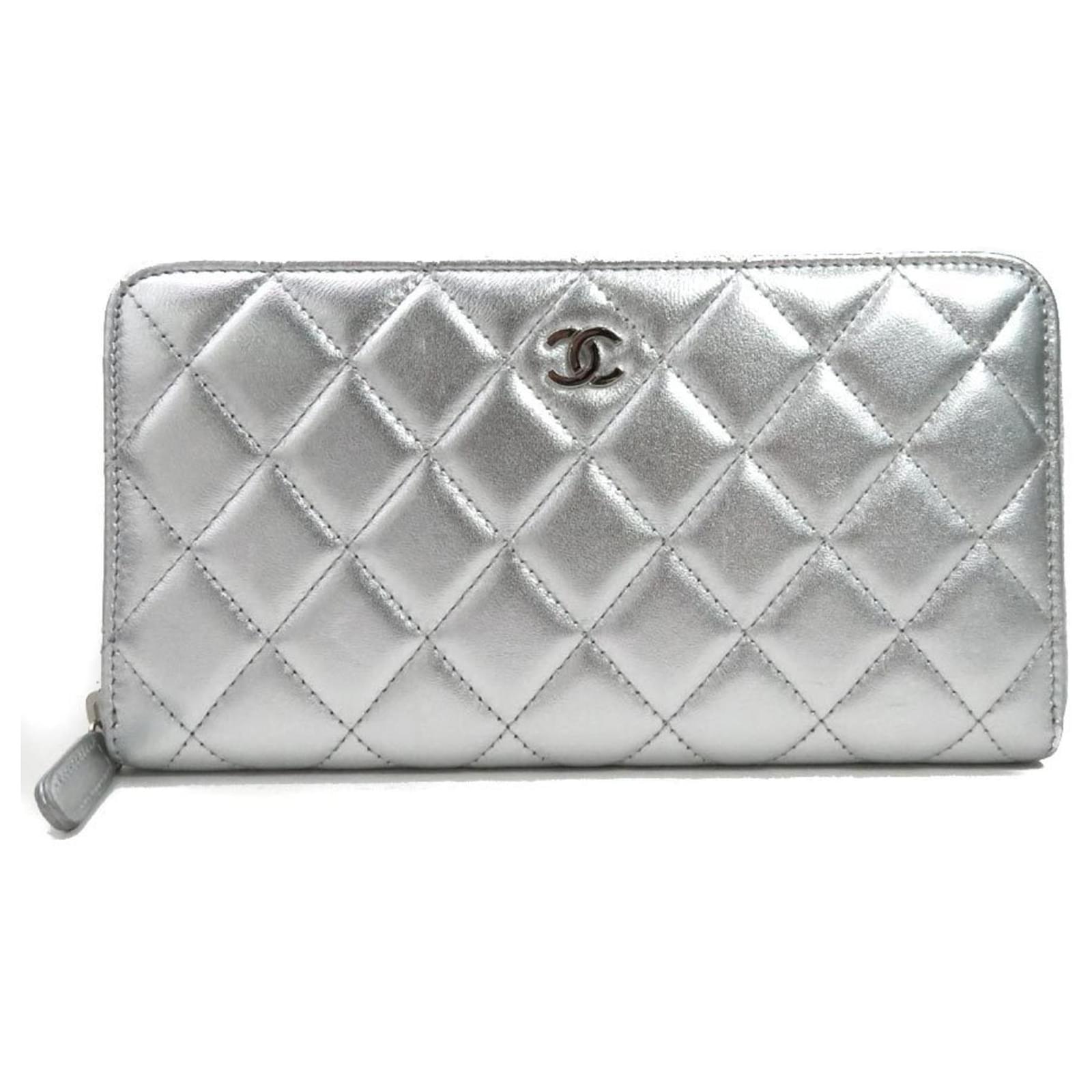 Chanel Silvery Leather ref.745183 - Joli Closet