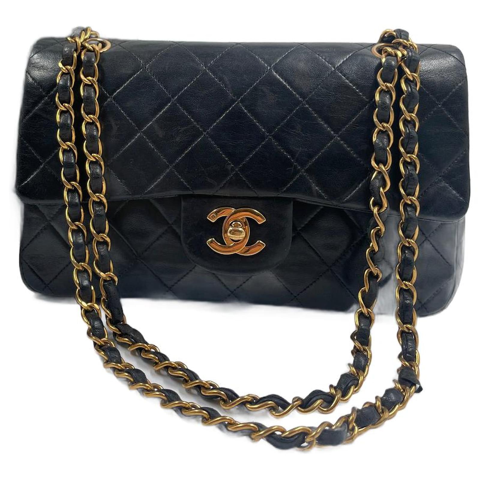 Black Leather Chanel Small Flap Bag ref.750733 - Joli Closet