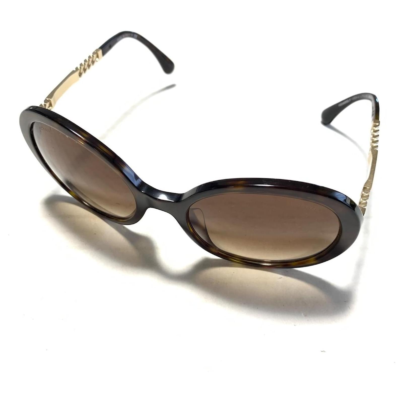 Chanel Brown Plastic ref.752536 - Joli Closet