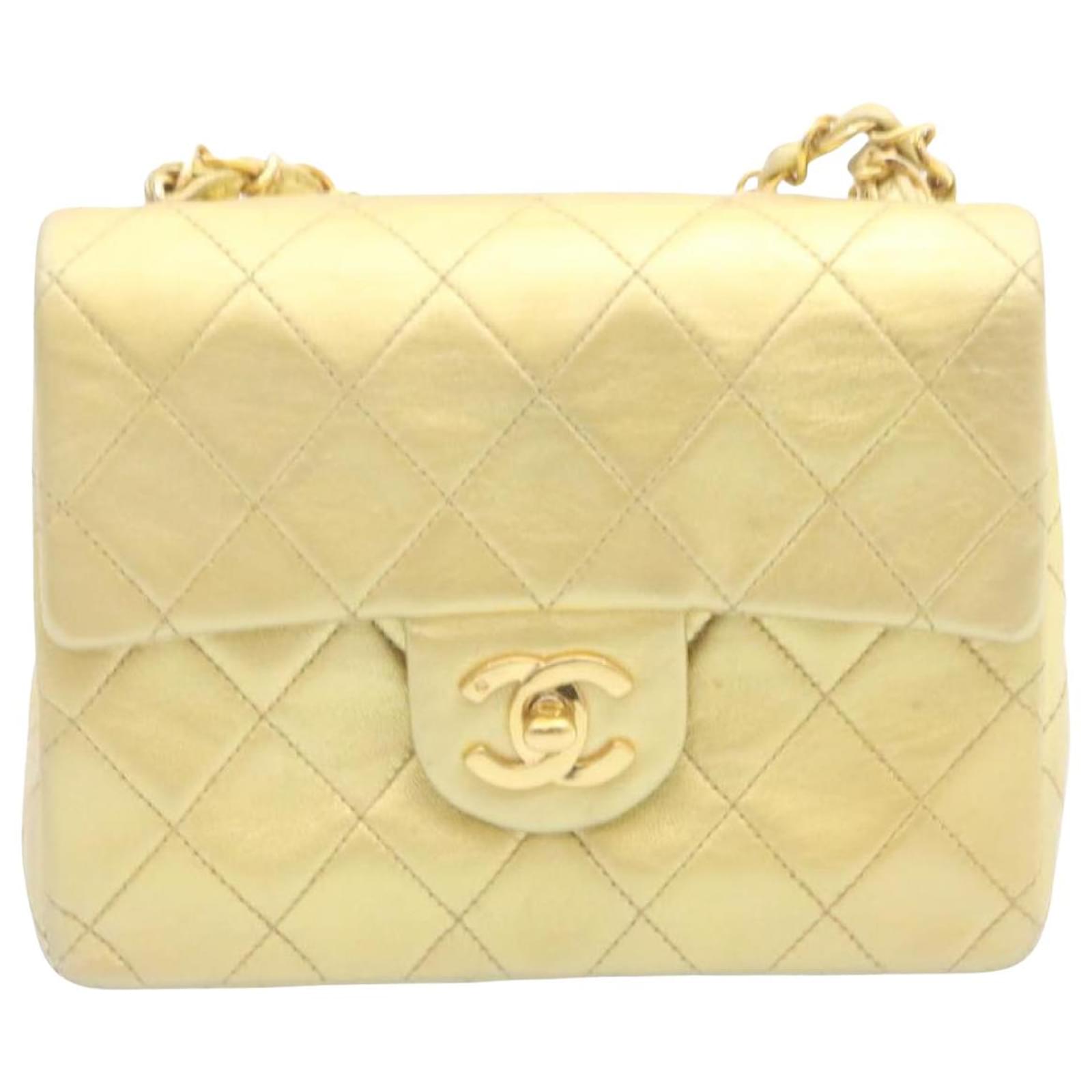 Chanel Name tag Golden Leather ref.752941 - Joli Closet