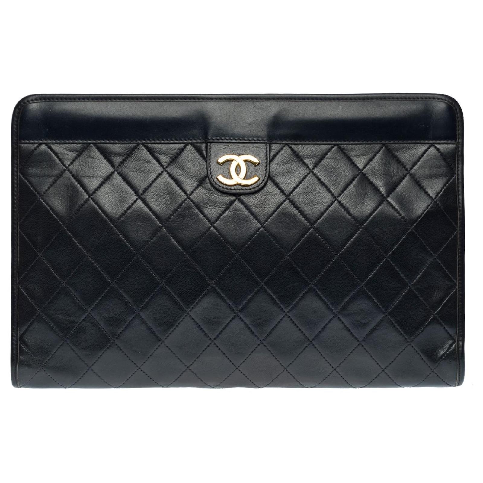 Lovely Chanel hand/Clutch clutch bag in black quilted lambskin Leather ...