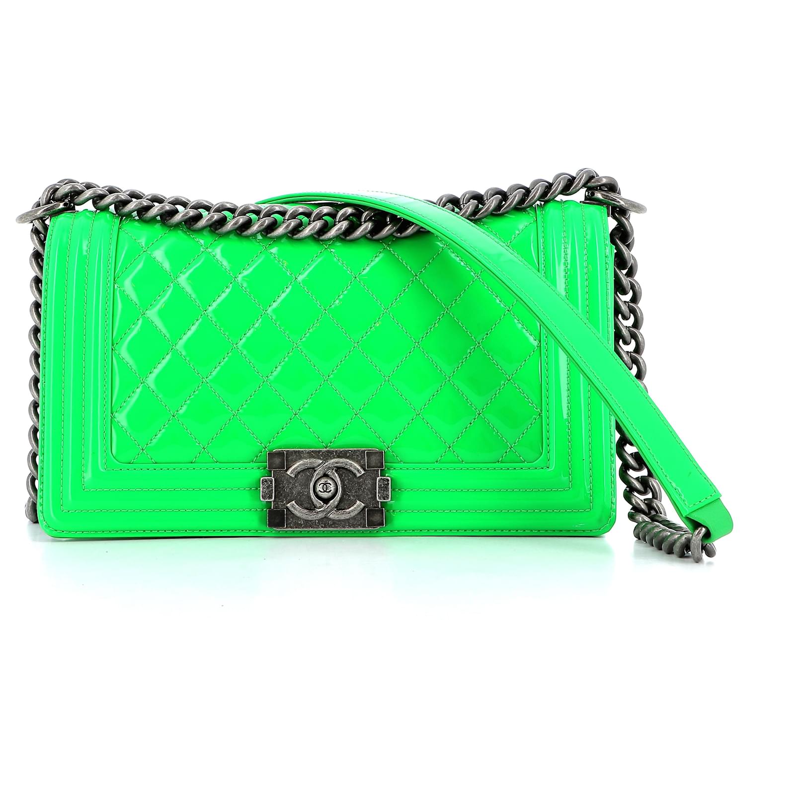 Chanel Green Leather ref.763216 - Joli Closet