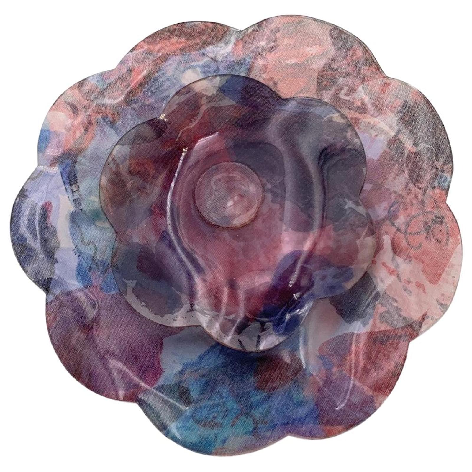 Chanel Broche vintage en plastique multicolore Camelia Camellia ref ...
