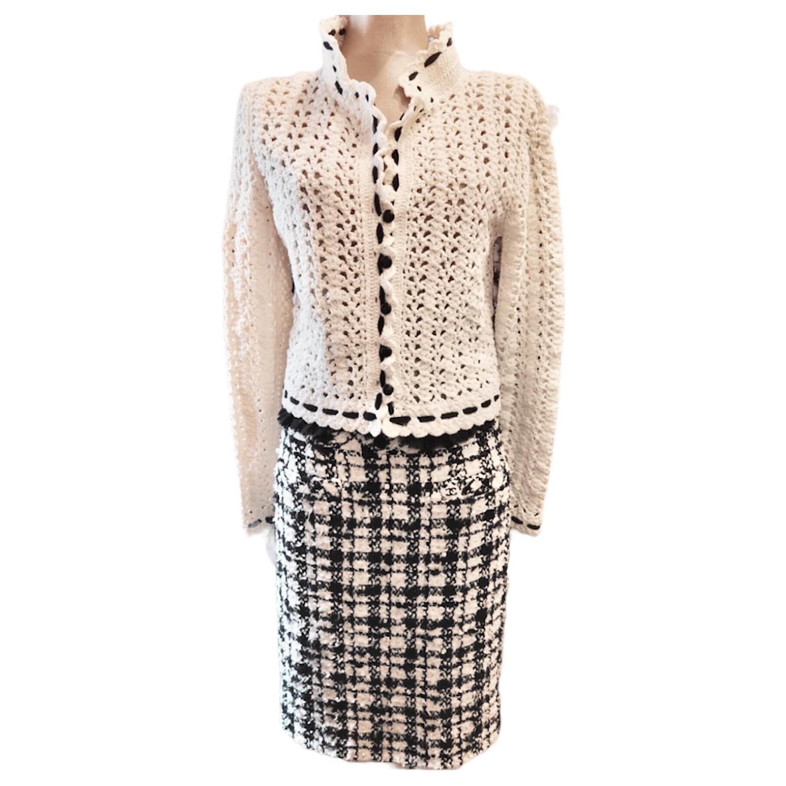 Chanel Costume classique Tweed Noir ref.772173 - Joli Closet