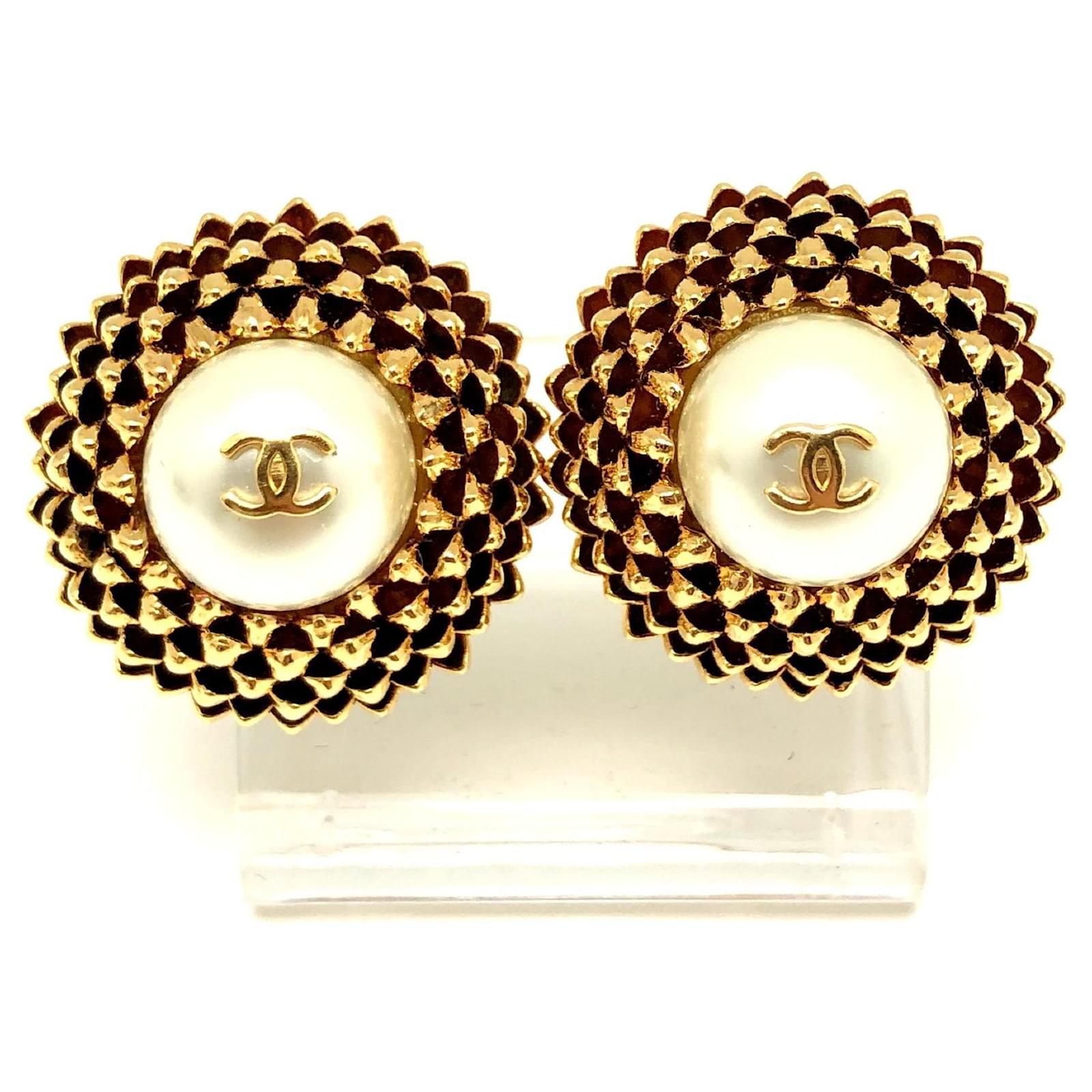 Chanel Plaqué or Doré ref.776593 - Joli Closet