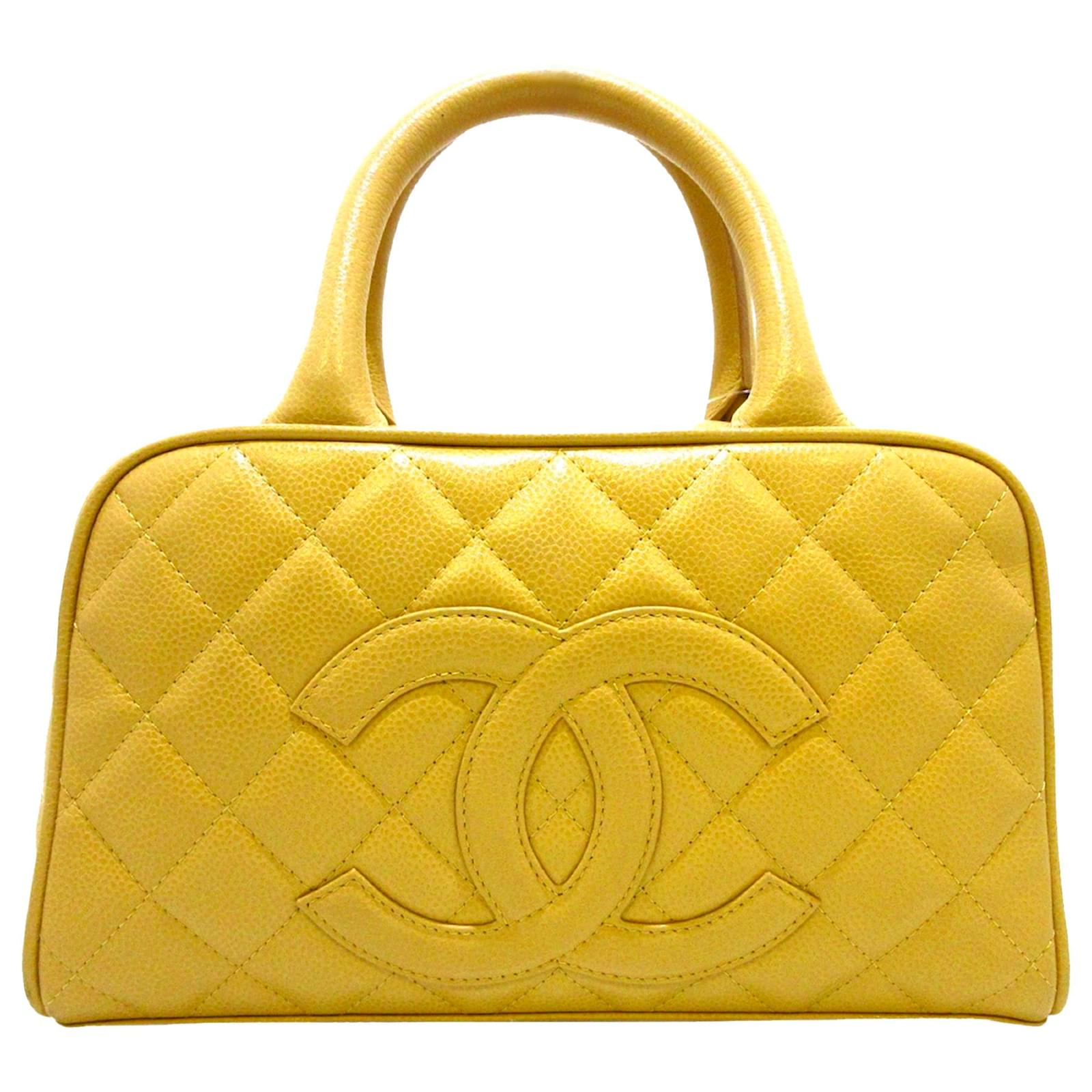 Chanel Yellow Caviar CC Timeless Handbag Leather ref.777096 - Joli Closet