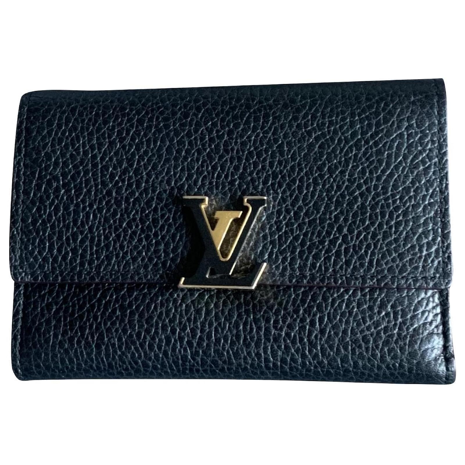 Louis Vuitton Capucines compact wallet Black Leather ref.781006 - Joli ...