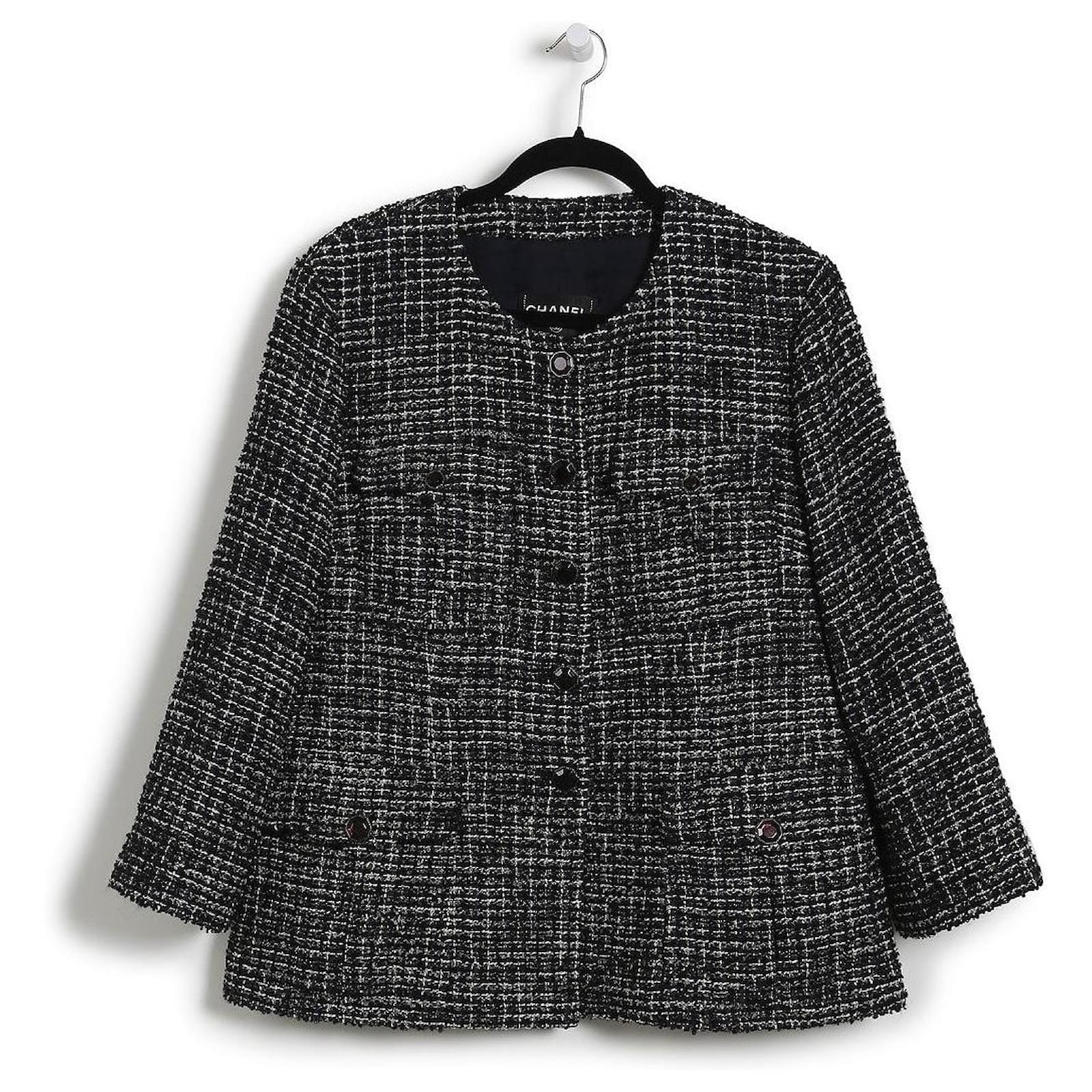 Chanel Navy Blue Boucle Tweed Jacket Wool ref.787142 - Joli Closet