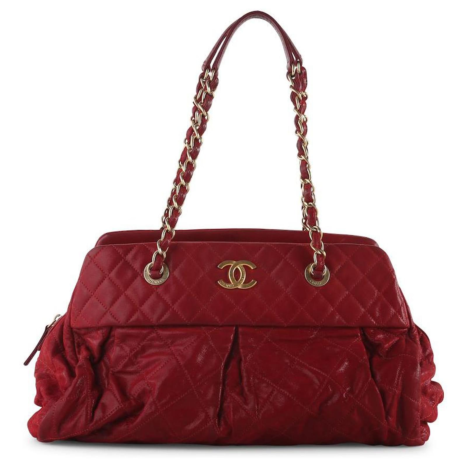 Chanel Red Quilted Iridescent Leather Bowler Bag ref.789992 - Joli Closet