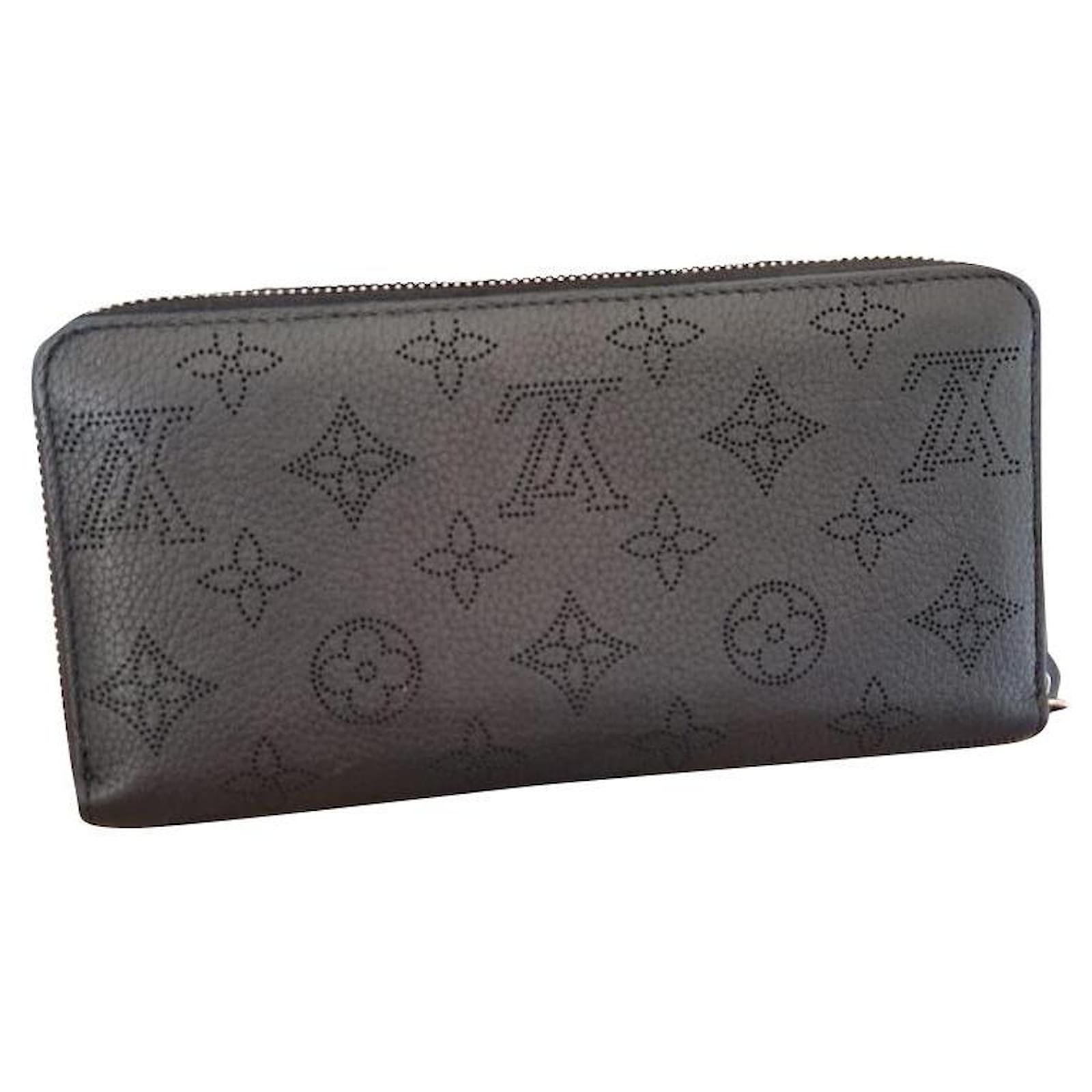 Louis Vuitton Wallets Black Leather ref.791329 - Joli Closet