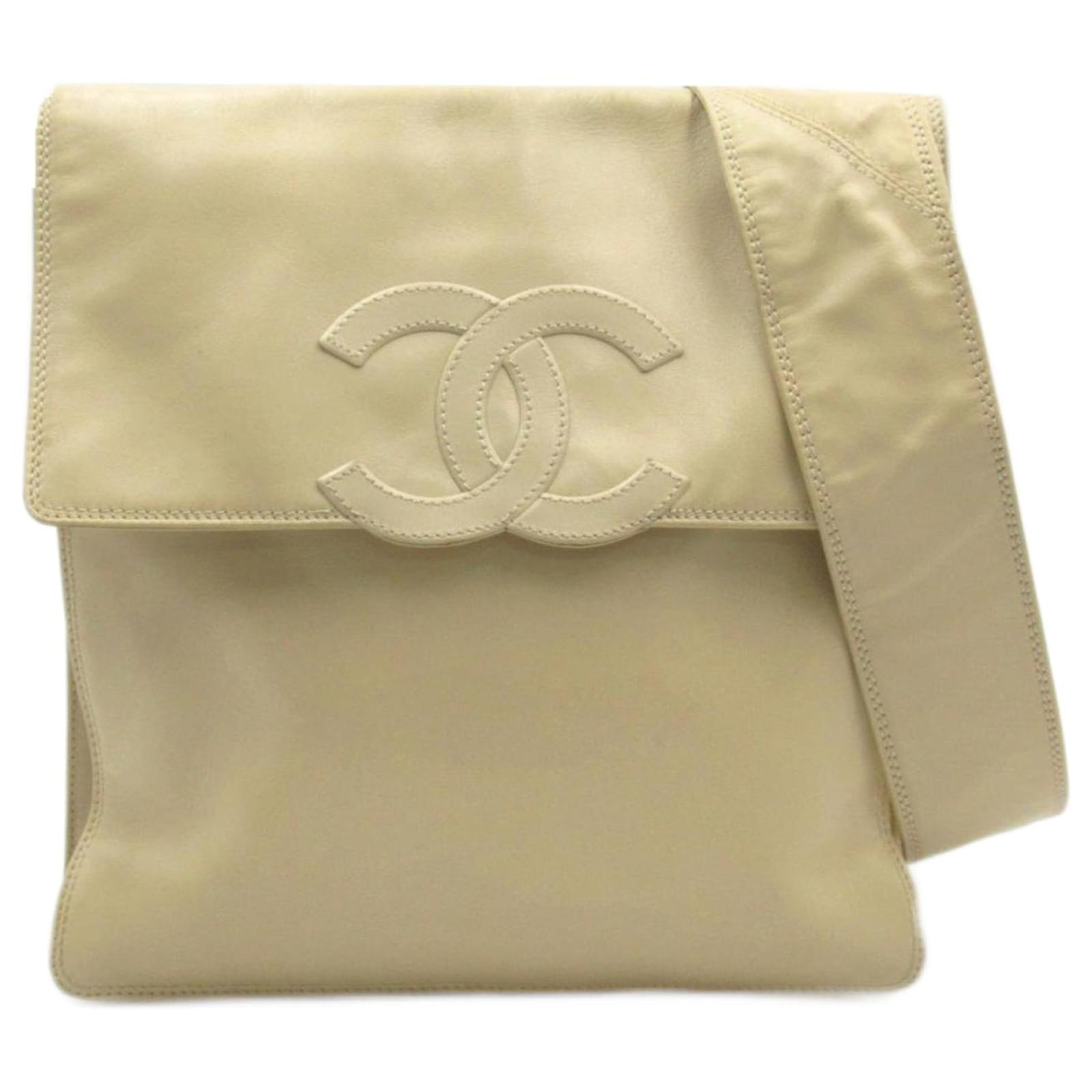 Chanel COCO Mark White Leather ref.793280 - Joli Closet
