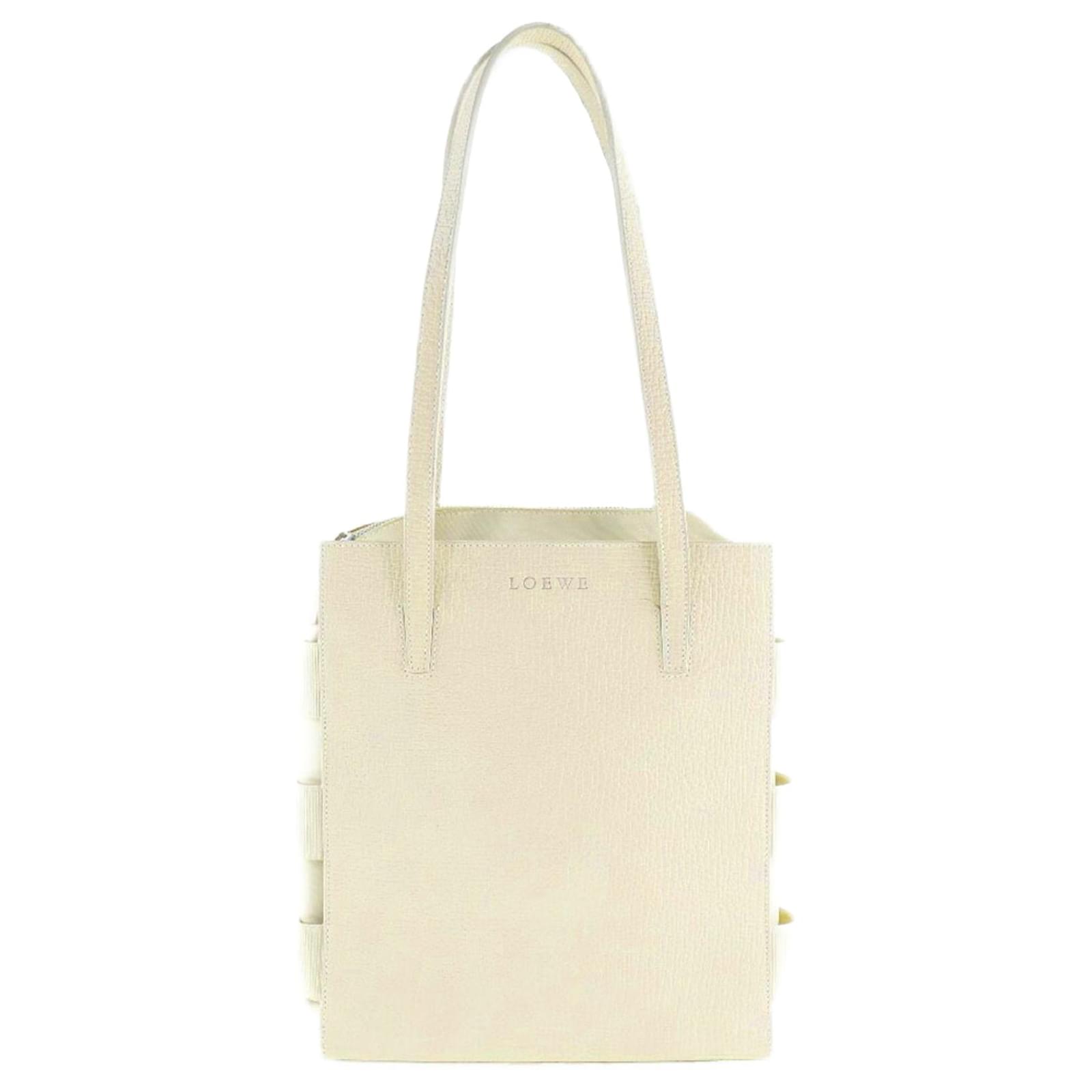 Loewe White Leather ref.802621 - Joli Closet