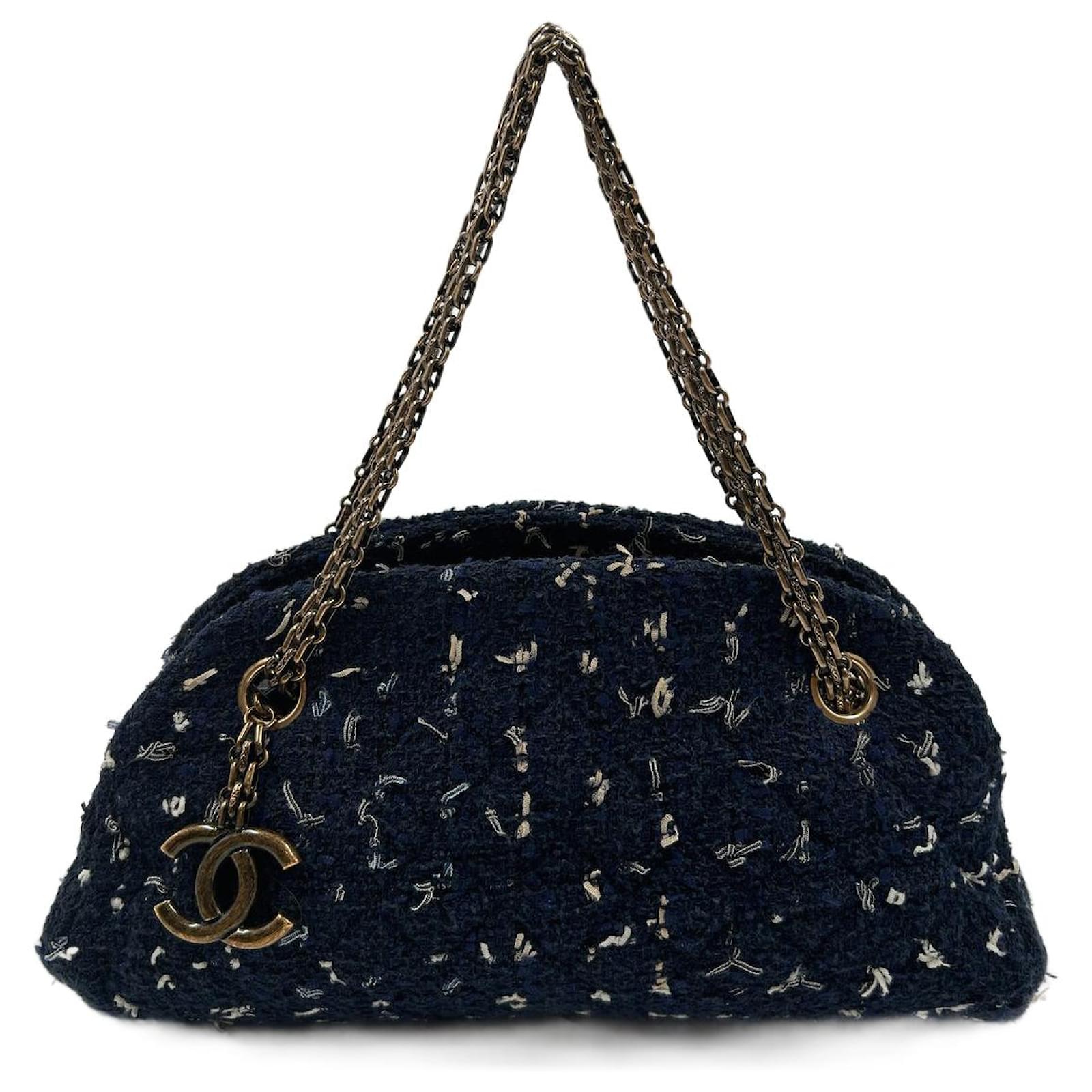 Blue Tweed Chanel Shoulder Bag ref.804032 - Joli Closet