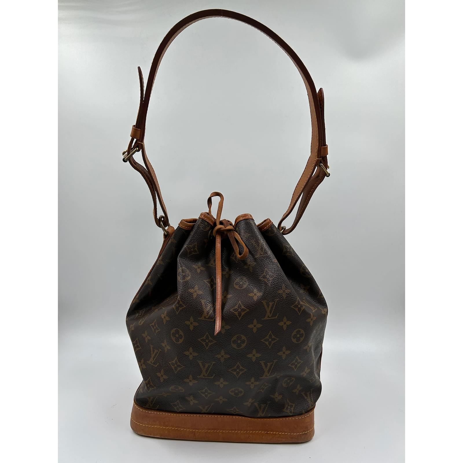 Toile enduite marron Louis Vuitton Noe ref.816109 - Joli Closet