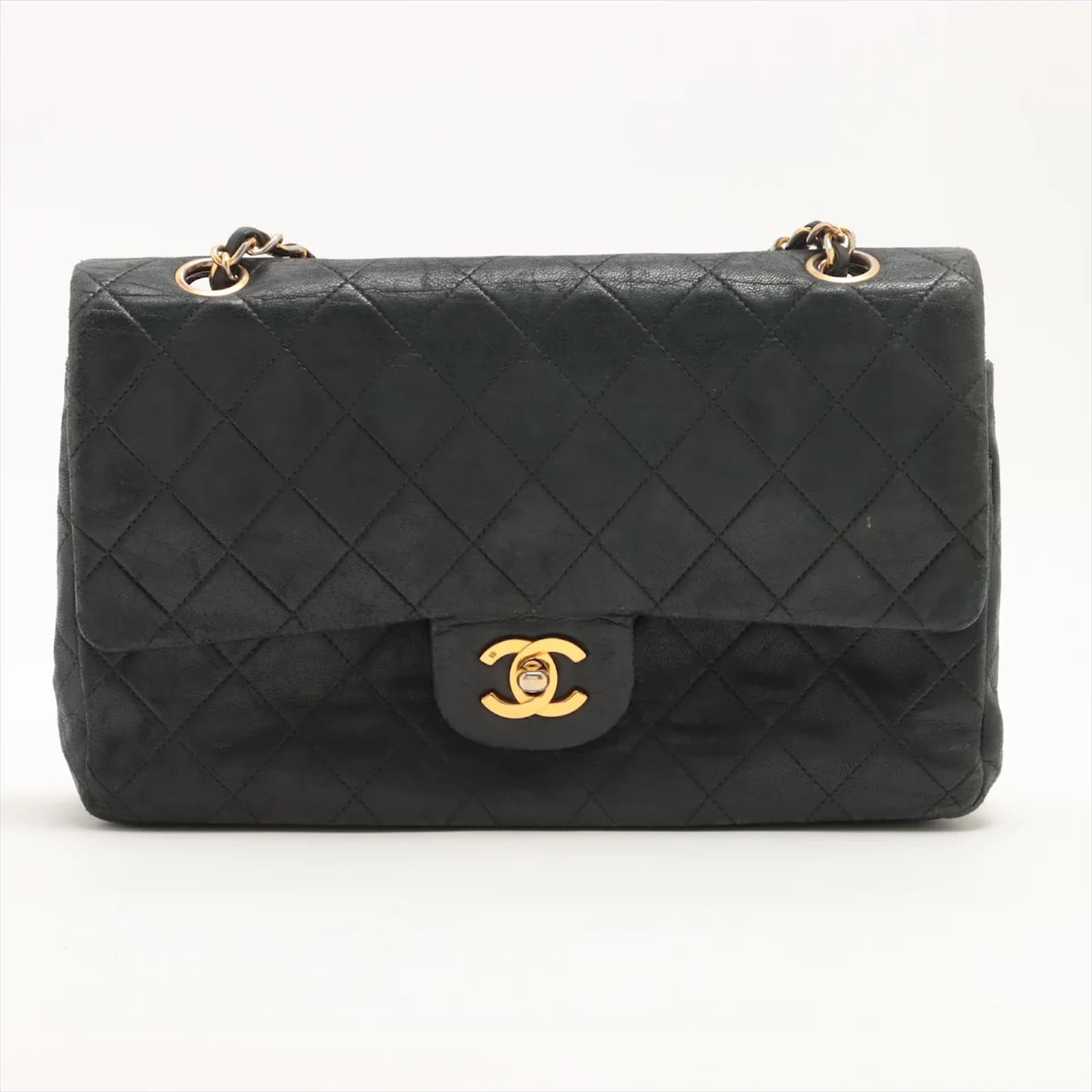 Black Leather Chanel Medium Flap Bag Cloth ref.816205 - Joli Closet