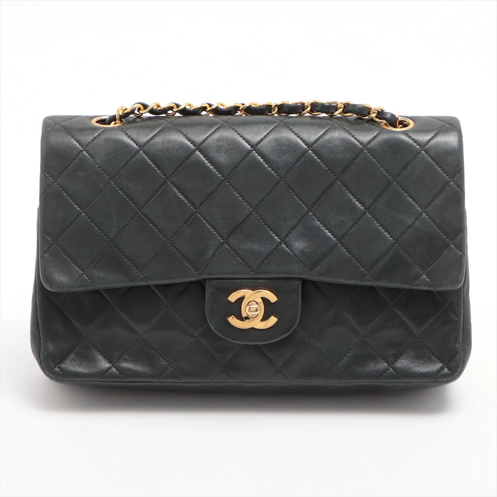 Black Leather Chanel Medium Flap Bag Cloth ref.816206 - Joli Closet