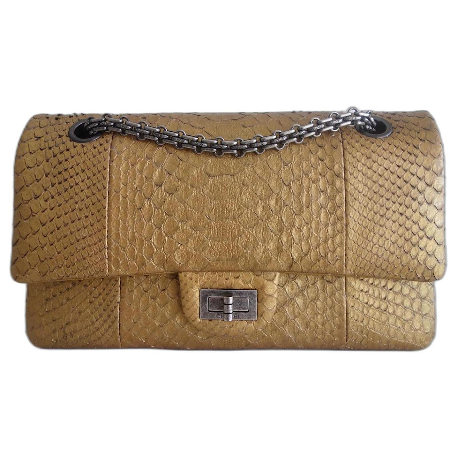 Sac Chanel 2.55 python doré ref.819294 - Joli Closet