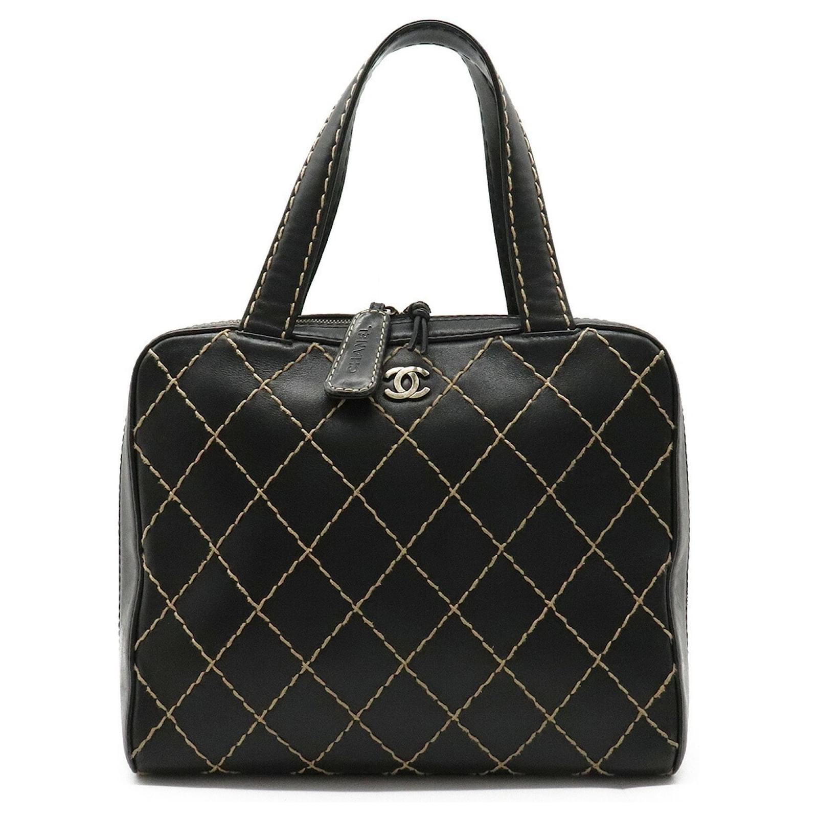 Chanel Boston Black Leather ref.823395 - Joli Closet