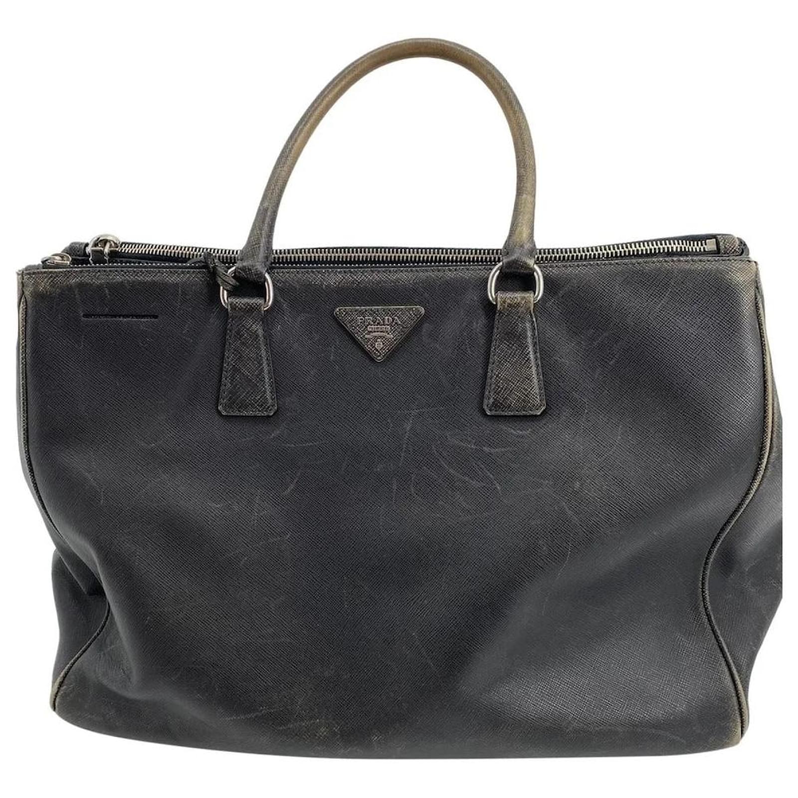 PRADA Handbags T. Leather Black ref.JC836816 (Sold) - Joli Closet