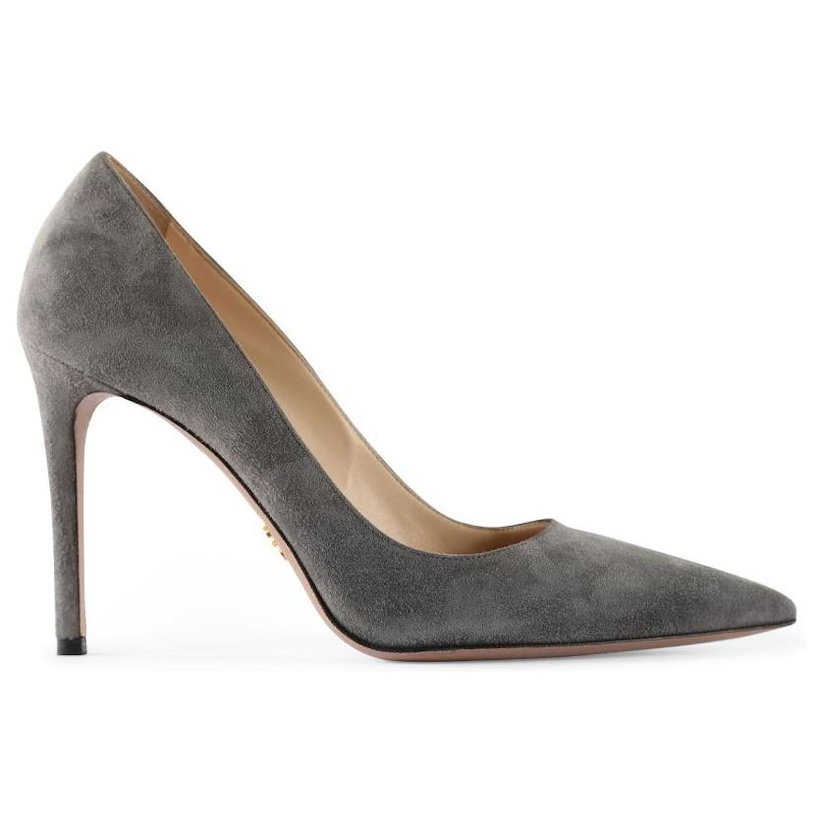 Prada Grey Suede Pointy Toe Pumps ref.839615 - Joli Closet