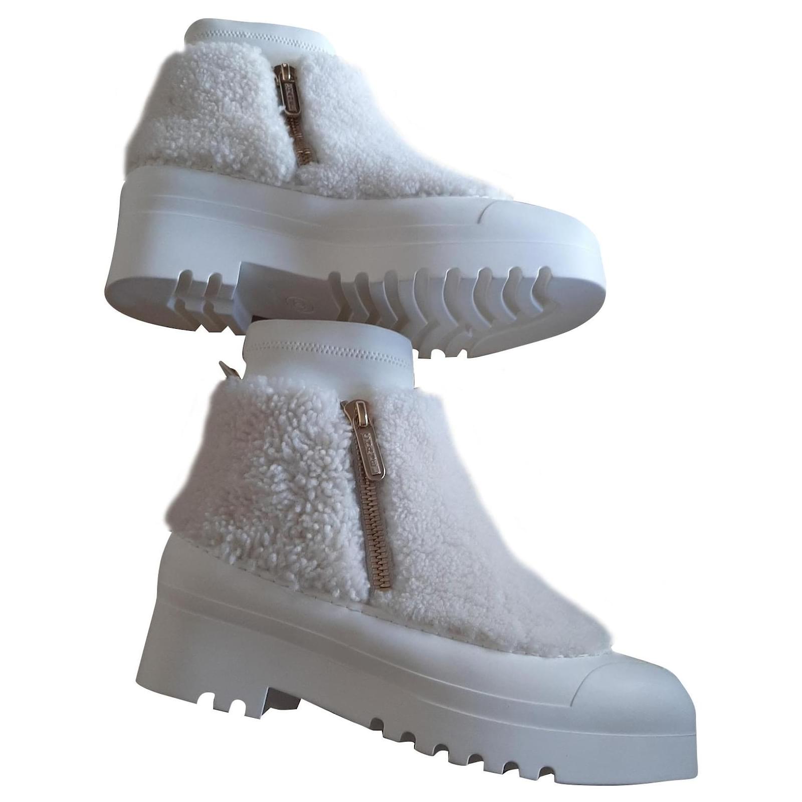 Chanel Short boots Eggshell Rubber Lambskin ref.841123 - Joli Closet