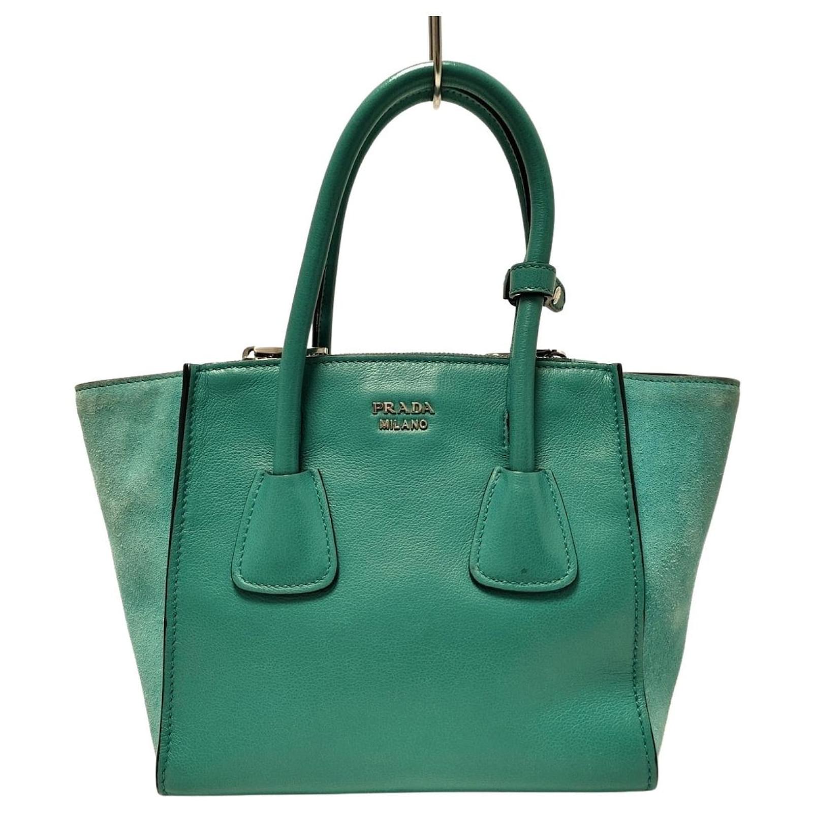 Prada Green Leather ref.841604 - Joli Closet