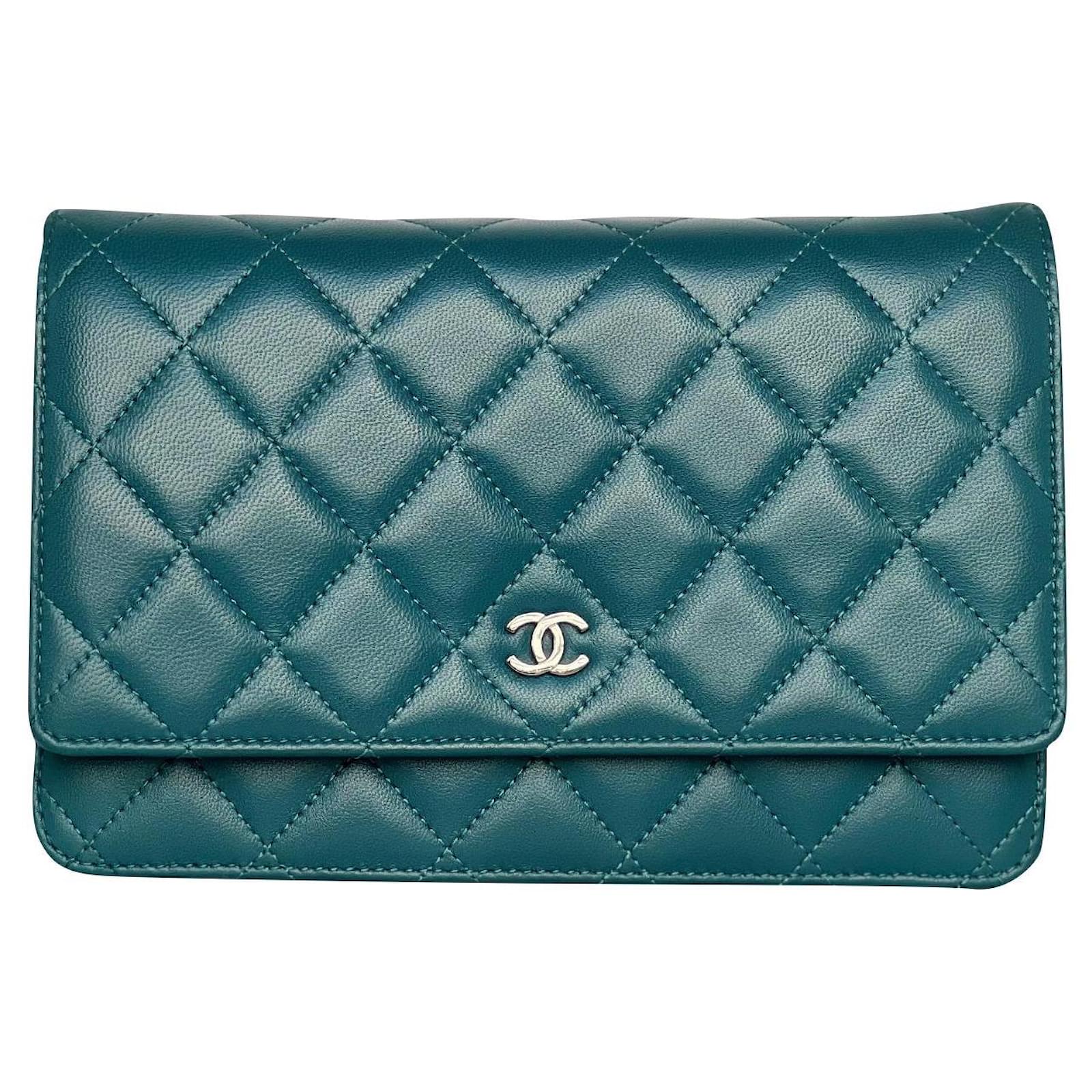 Wallet On Chain WOC Chanel Blue Leather ref.841866 - Joli Closet