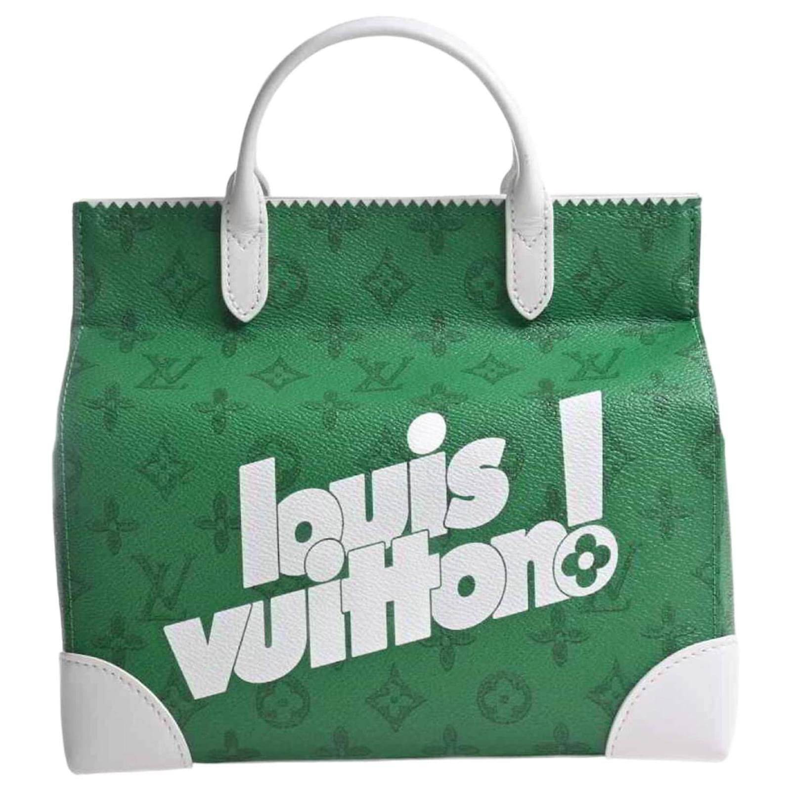 Louis Vuitton Green Leather ref.845475 - Joli Closet